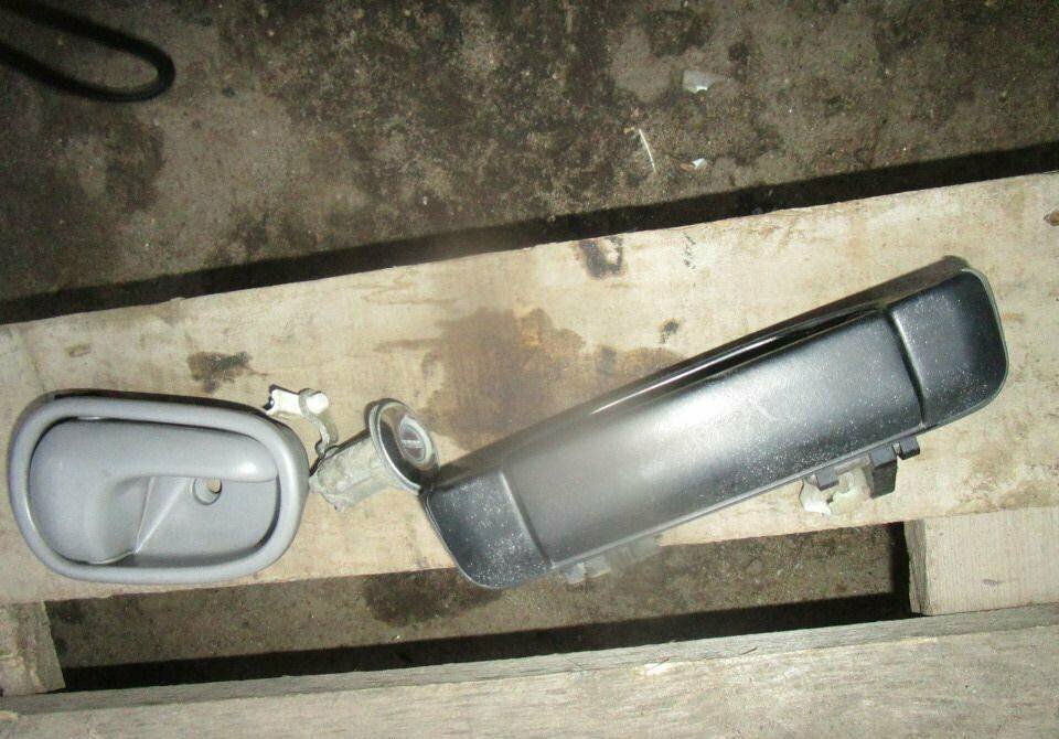 Ручка наружная двери передней правой Mazda Demio рест. 2001 DC6958410