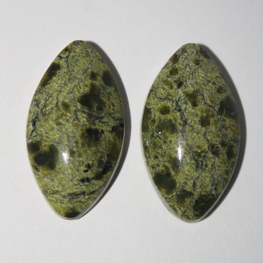 Коллекционные кабошоны змеевик, пара, 30х17х5 мм, Урал,"True Stones"