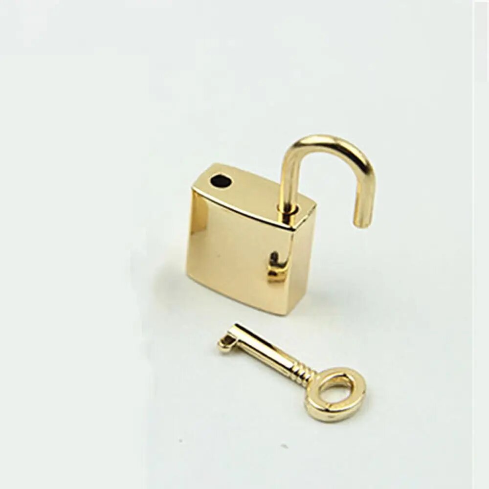 Серебряные мини-замки с ключами