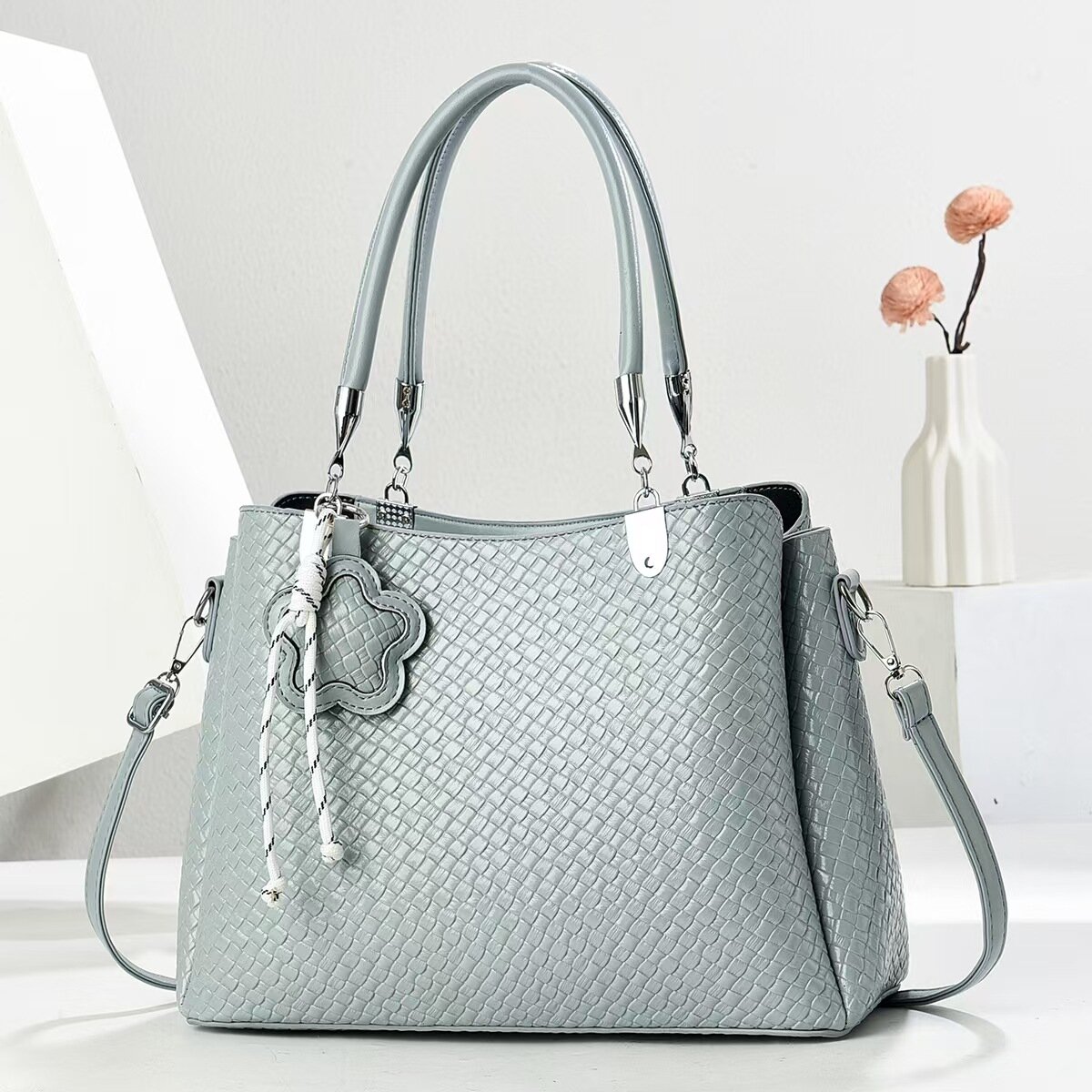 Стильная сумка A95956 в корейском стиле: минимализм и универсальность