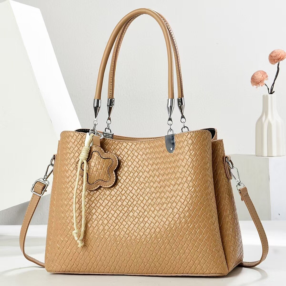 Стильная сумка A95956 в корейском стиле: минимализм и универсальность