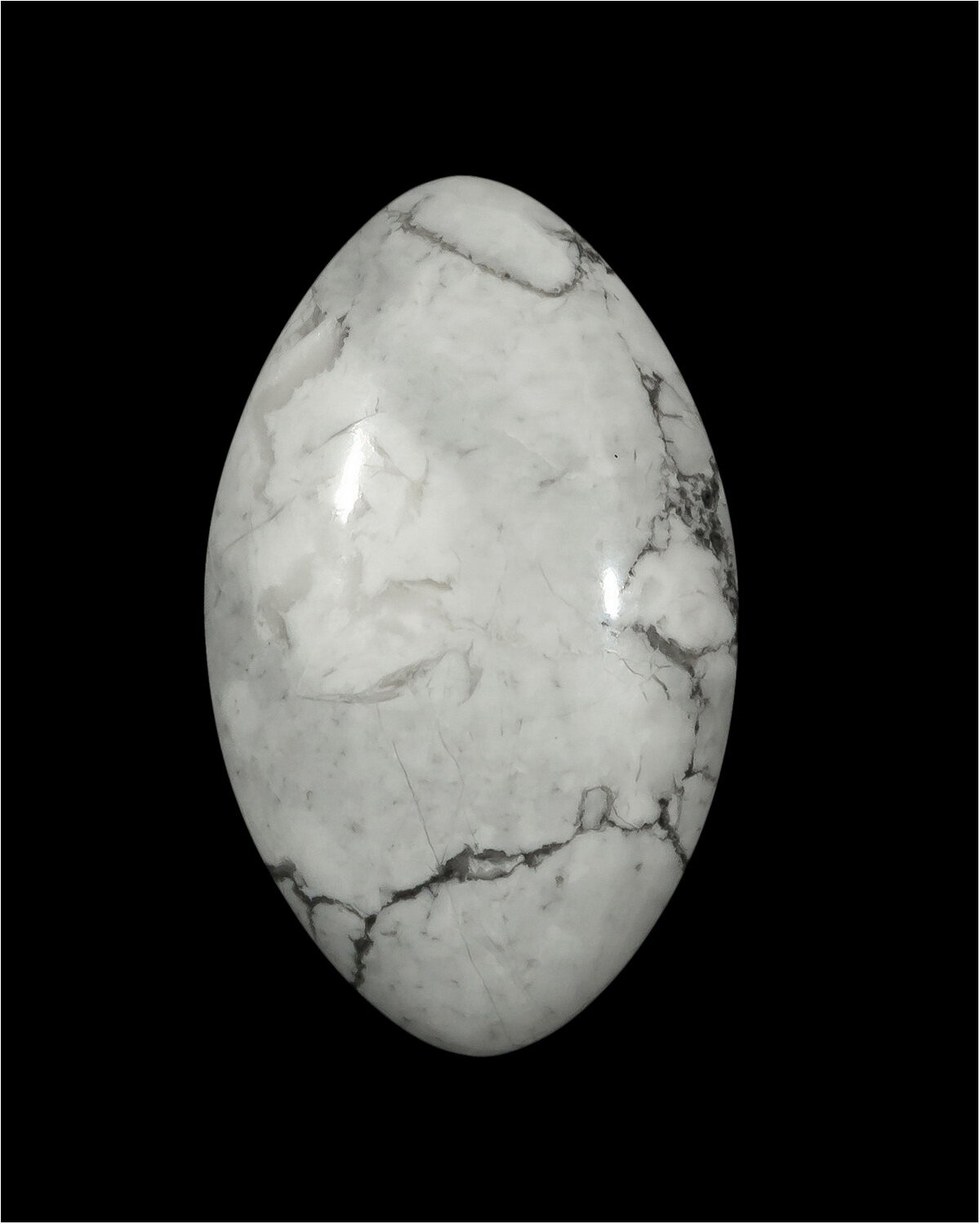 Магнезит, кабошон из минерала, размер: 42х25х6 мм, натуральный камень.