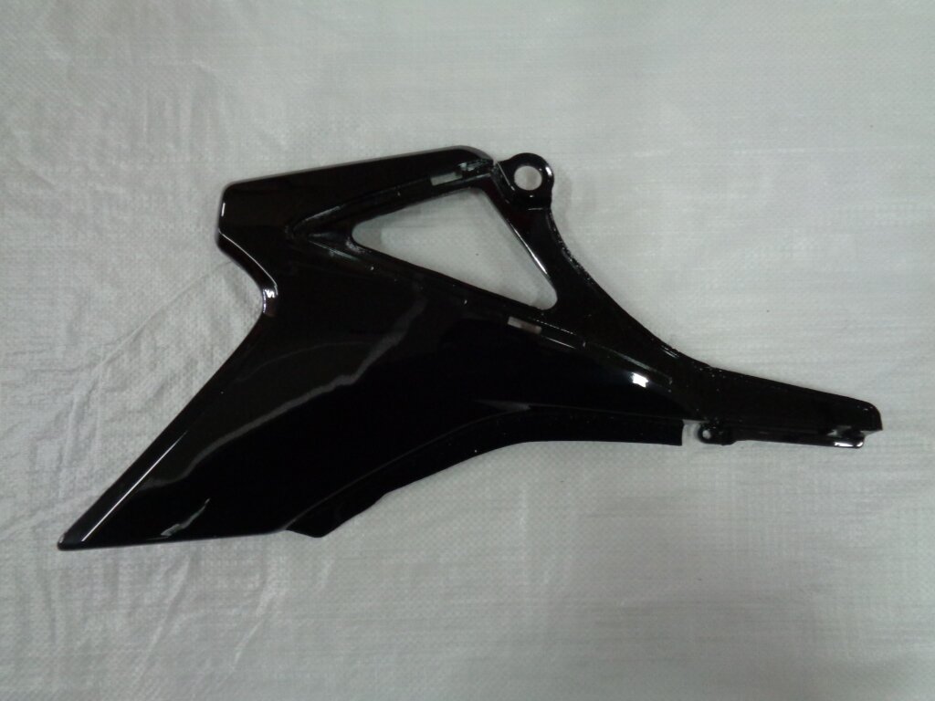 Облицовка боковая задняя правая верхняя черная ENDURO-02