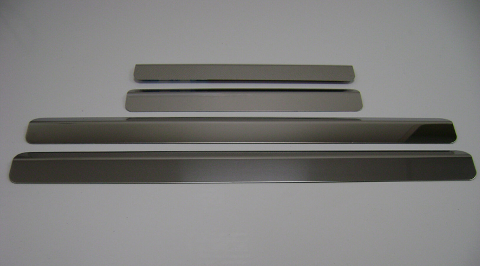 Накладки на пороги Лада Приора