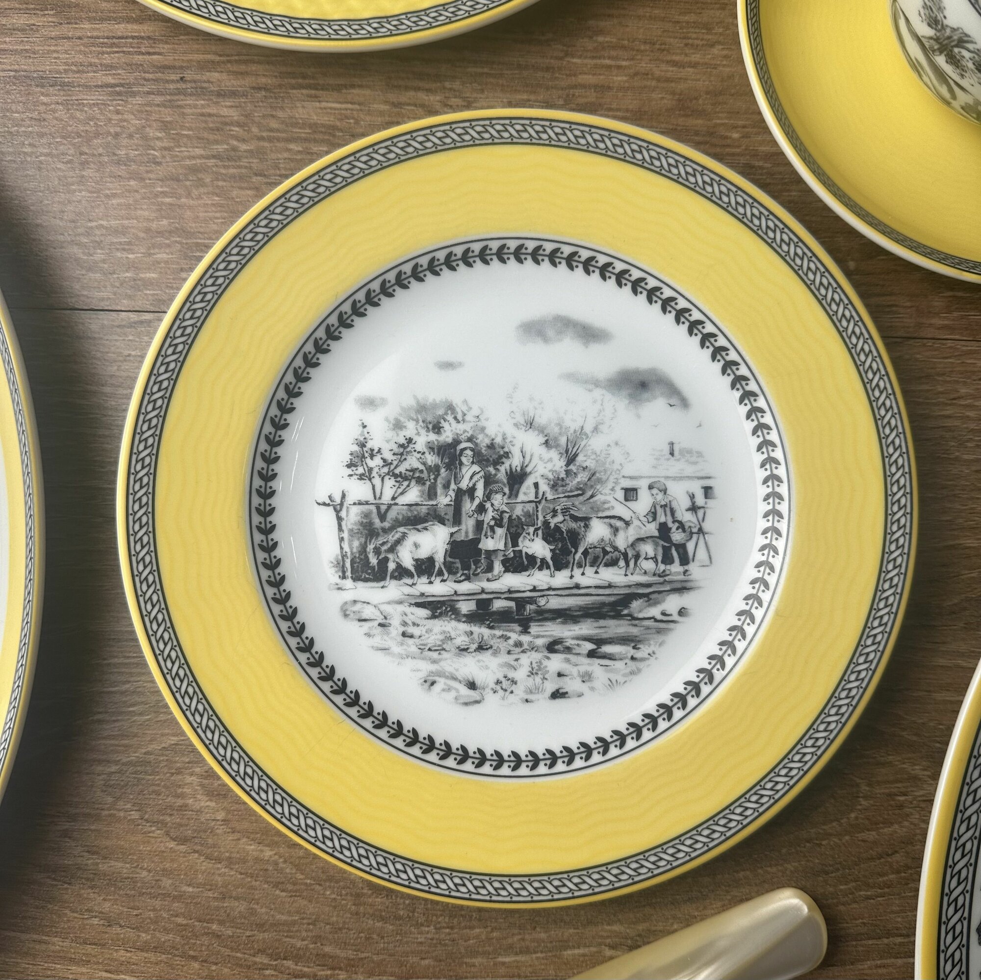 Набор из 6 гладких фарфоровых десертных тарелок 19 см Вилладж Village