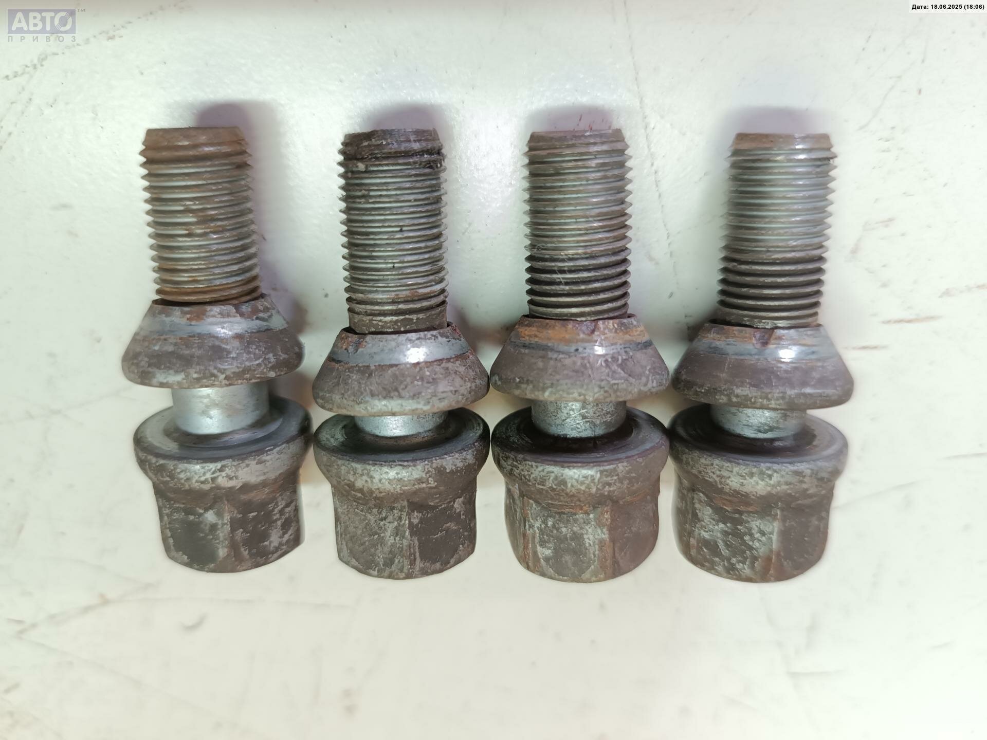 Болт колесный (гайка колесная) Citroen C4 (2004-2010)