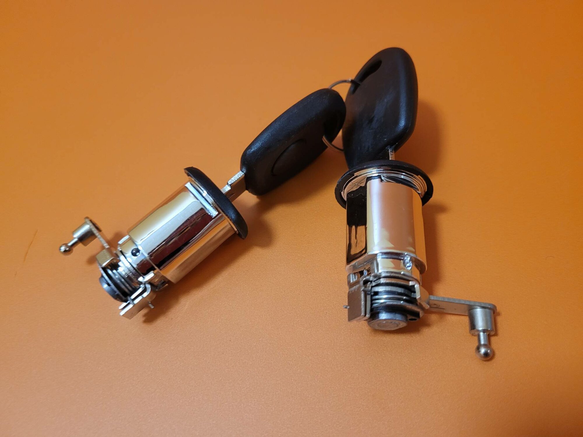 Личинка замка двери Skoda Felicia 1/2 1995-2001/ VW Caddy 2 1997-2001 (ОЕ: 6U0837061)