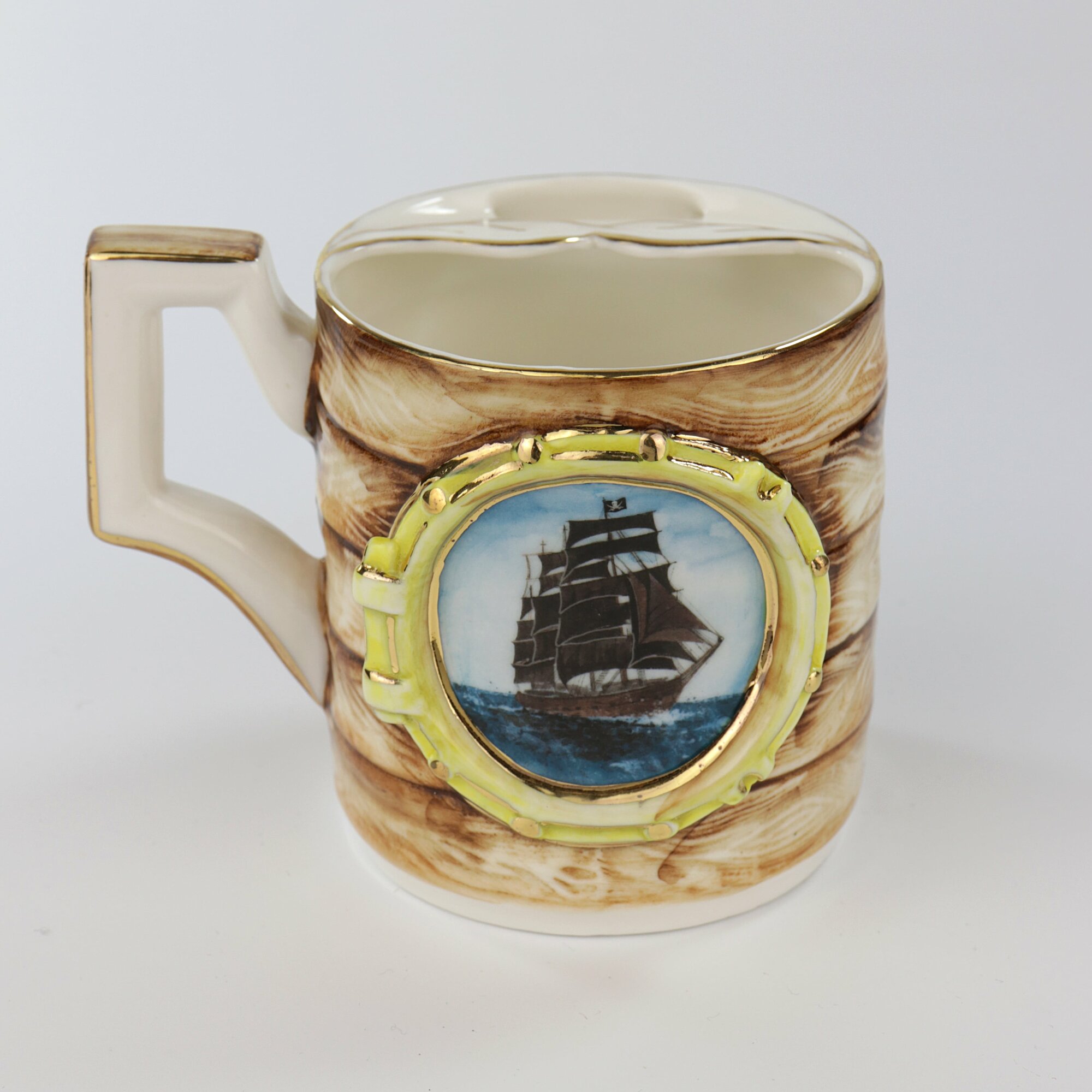 Кружка "Пиратский корабль" для усов фарфоровая для чая и кофе 360 мл 1 шт.