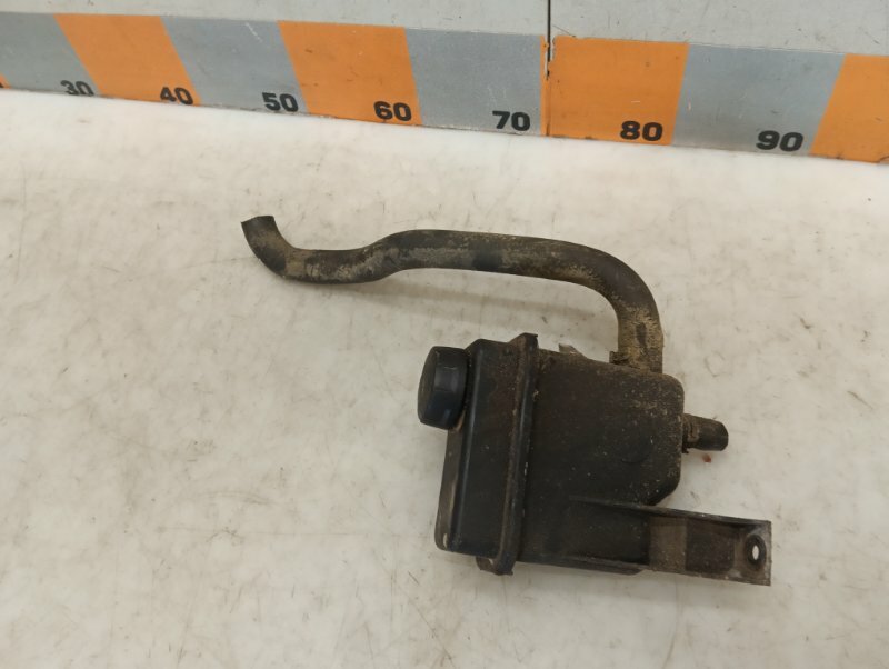 Б/У бачок гур, Мицубиси Каризма 1 Бачок гидроусилителя Mitsubishi Carisma 1998 DA1A 301806 MITSUBISHI арт. MR403312