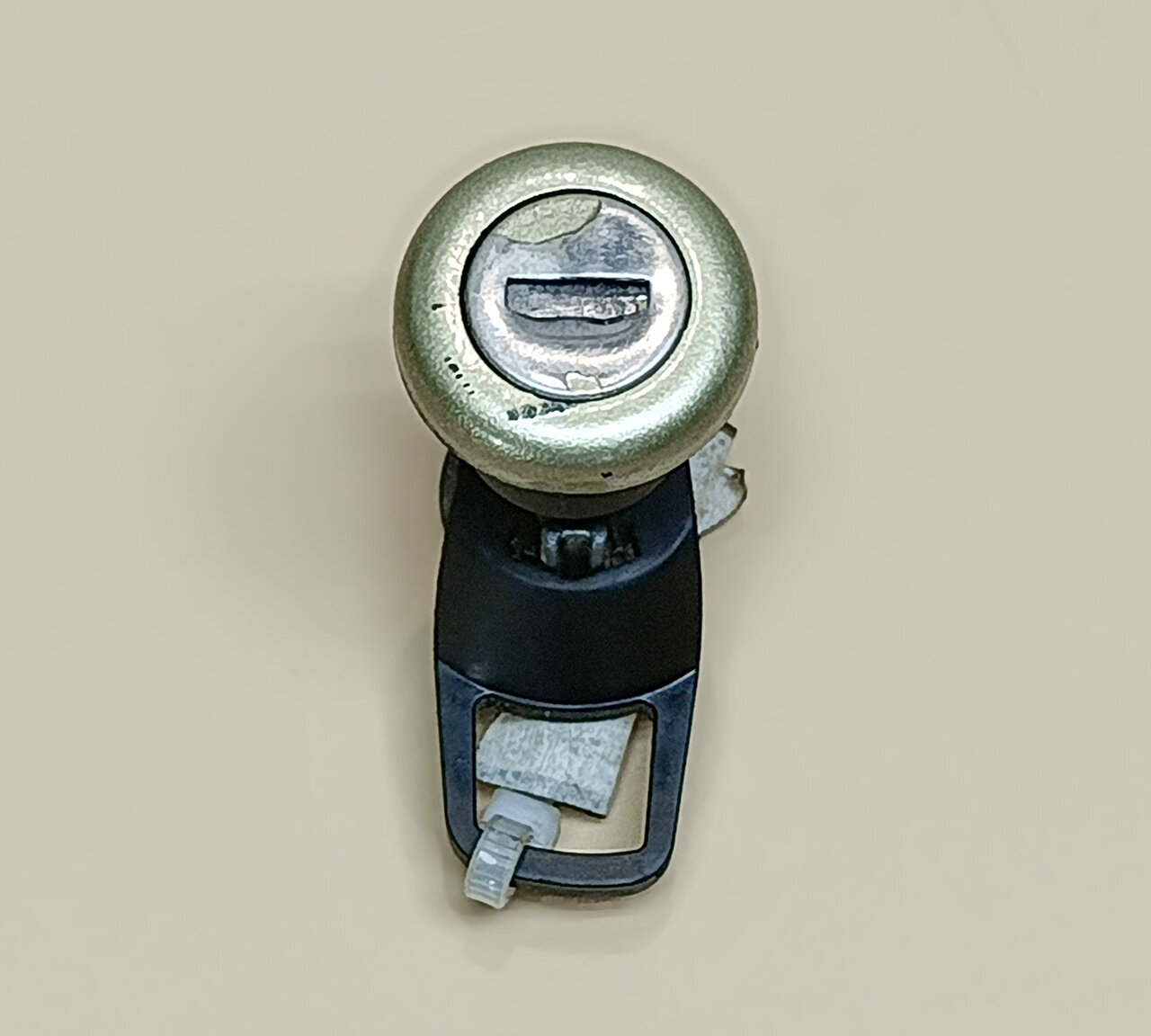 Личинка двери водительской Daewoo Nexia