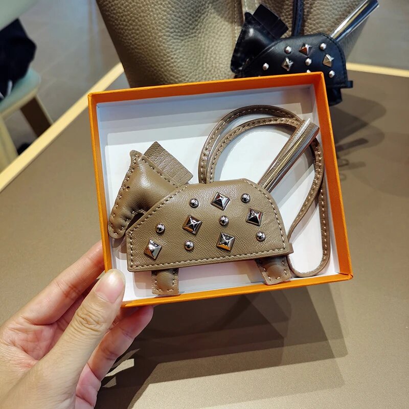 Подвеска в виде пони из мягкой кожи, подвеска в виде автомобиля, подвеска для ключей, кожа ручной работы, новые заклепки, подвеска для сумки War Horse, кожаная подвеска для сумки Grey