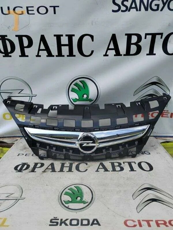 Решетка радиатора Opel Astra J GTC 2009-2015
