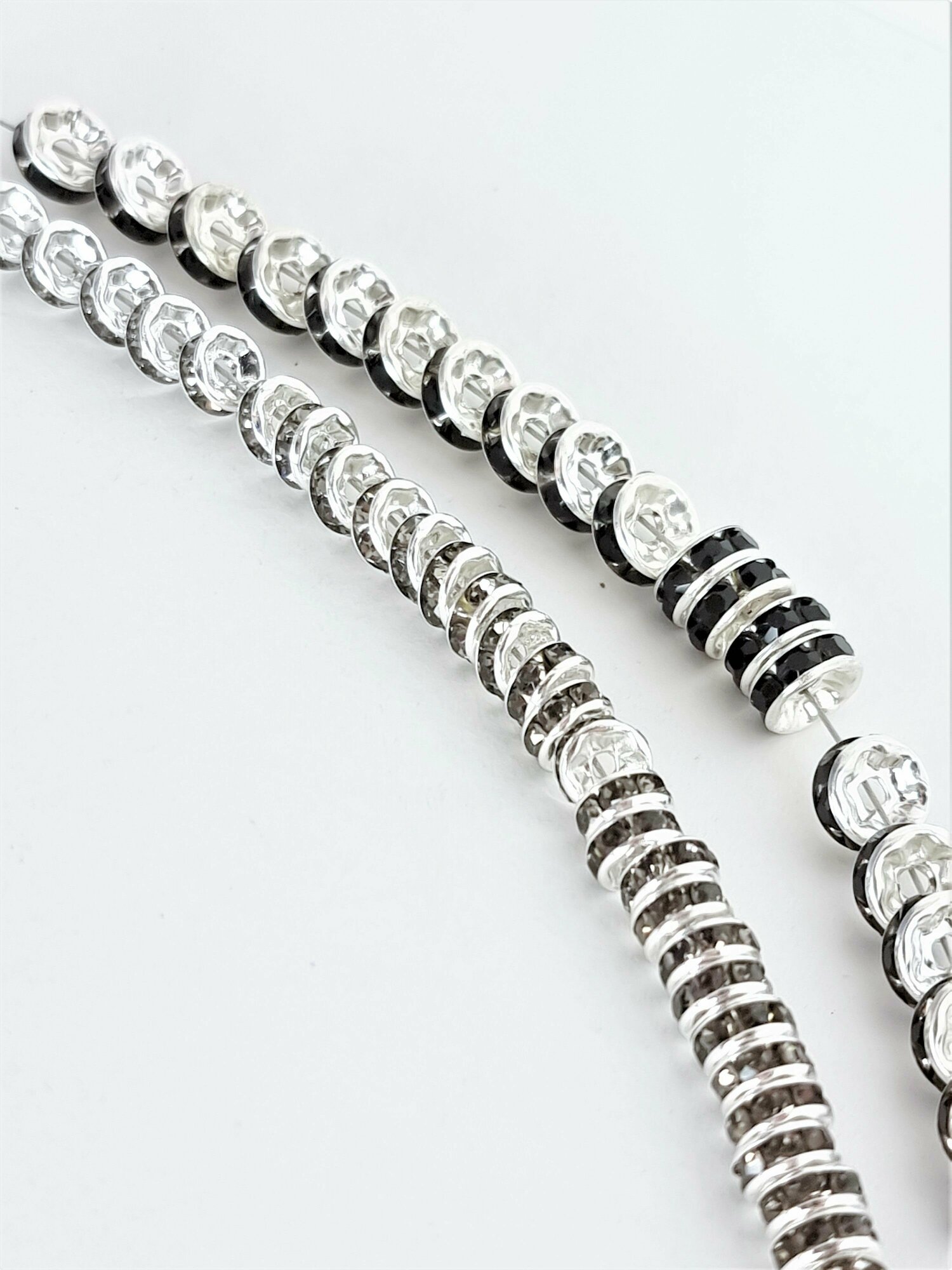 Рондели со стразами 7,6мм. Черные и серые в серебре. 50шт.