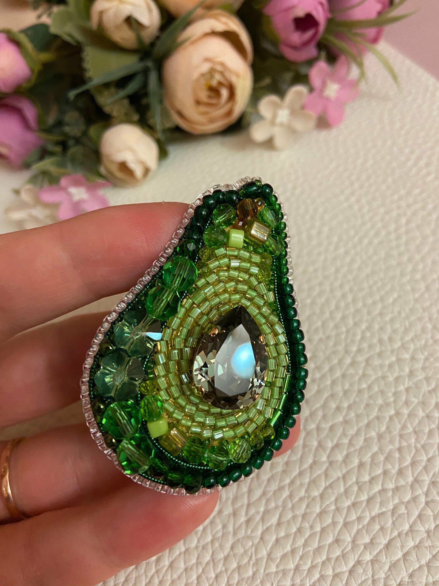 Брошь, Swarovski Zirconia, бисер