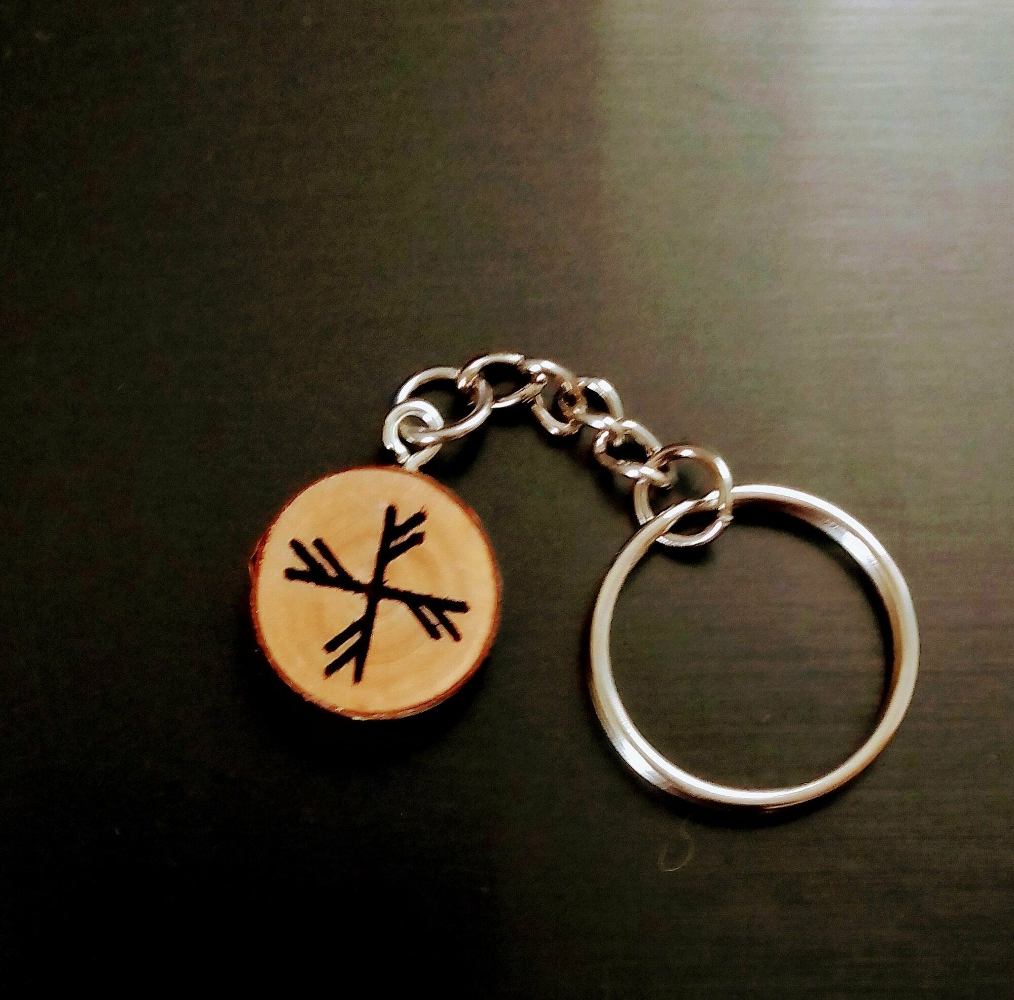 Талисман для привлечения богатства "Денежная мельница" на дереве