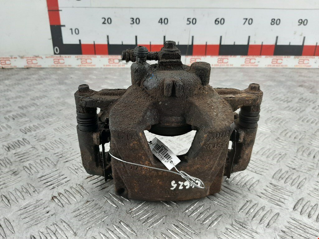 Суппорт передний правый Opel Astra J 13301190 арт. 637692