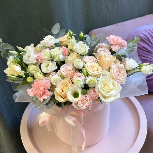 Цветы в коробке "Нежный букет"