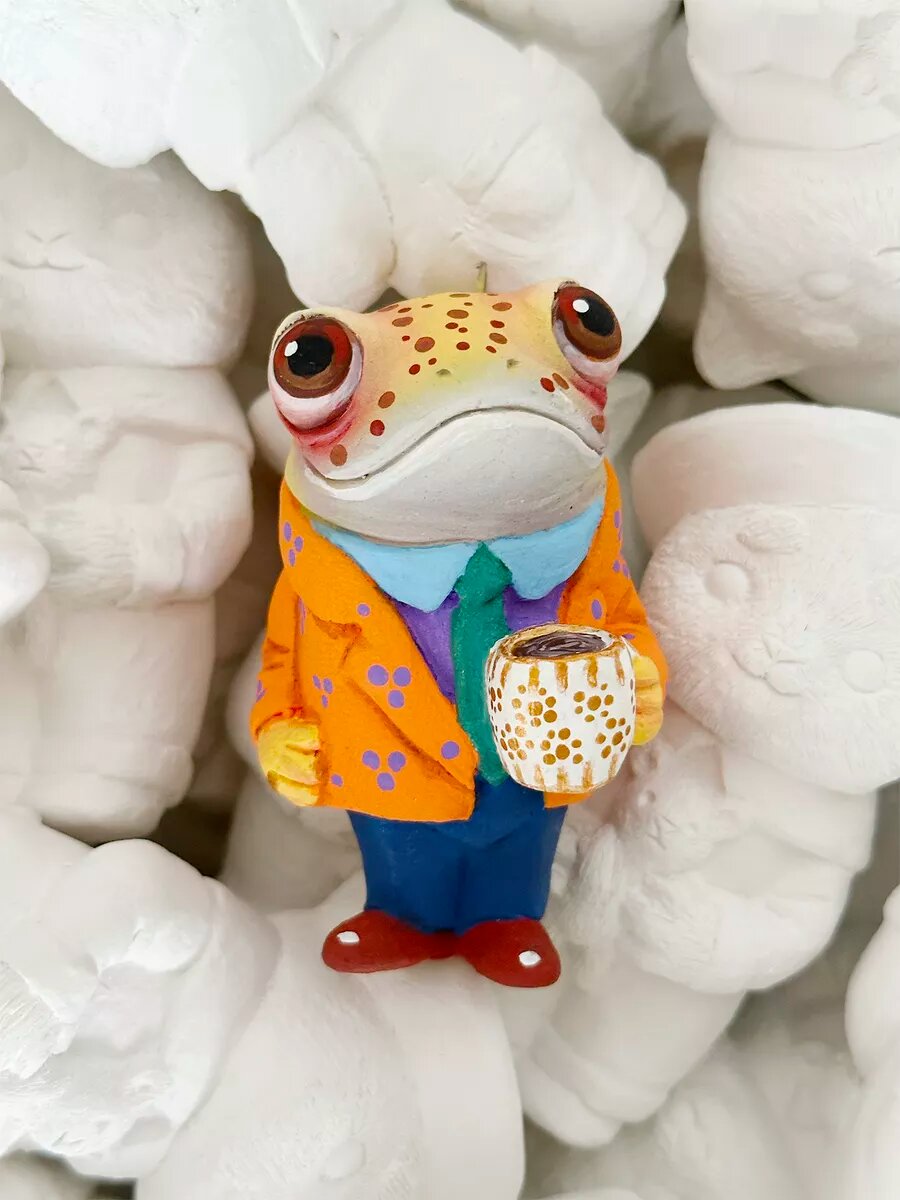 Елочная игрушка новогодняя Лягух в оранжевом пиджаке