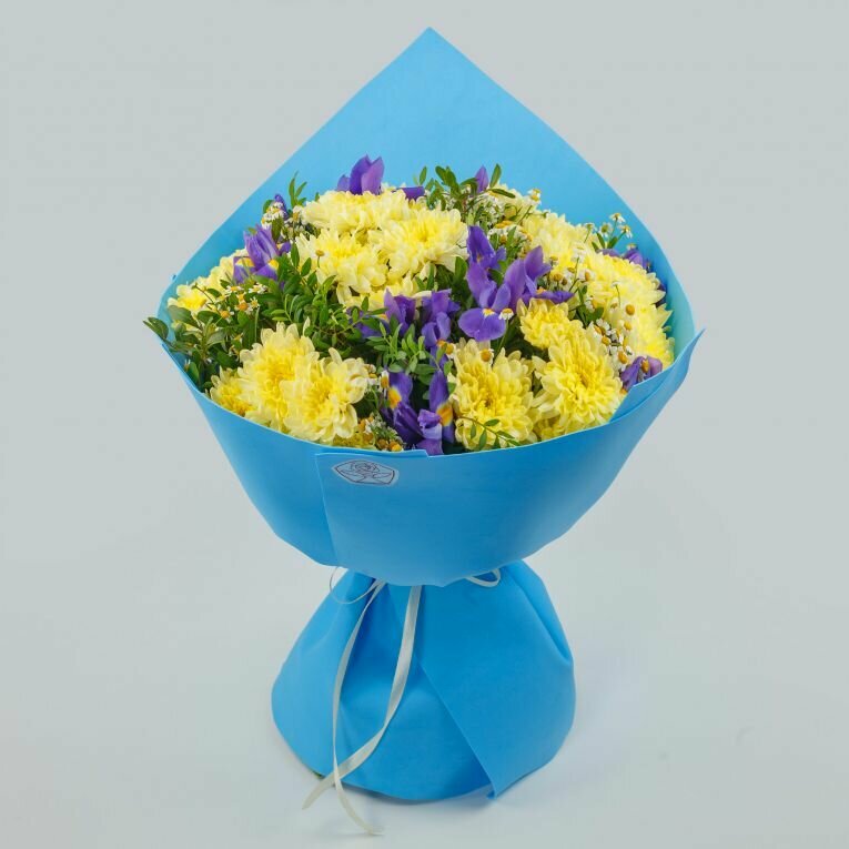 Букет СоюзЦветТорг "Ностальгия", жёлтые, голубые, зелёные, разноцветные цветы, 23 цветка
