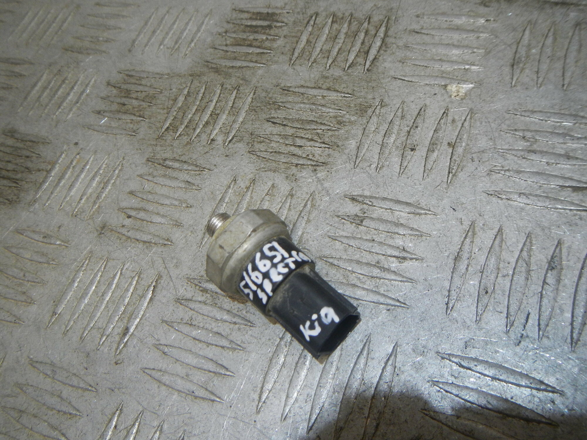 Б/У Датчик кондиционера, KIA (Киа)-SPECTRA (01-) KIA SPECTRA (01-) Без видимых повреждений. 516651 Hyundai-KIA арт. F815...