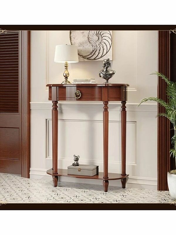 Полукруглая консоль консоль крыльца выполнена из массива дерева