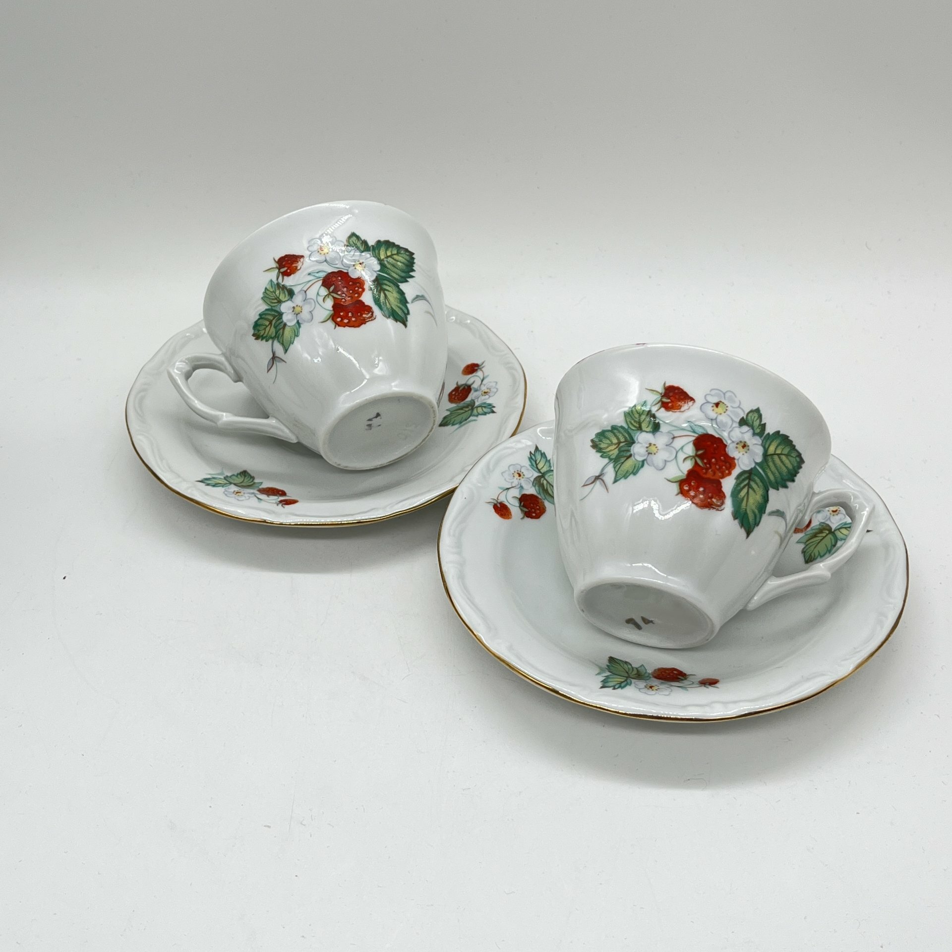 Две чайные пары с узором в виде земляники, фарфор, деколь, золочение, Tielsch Walbrzych