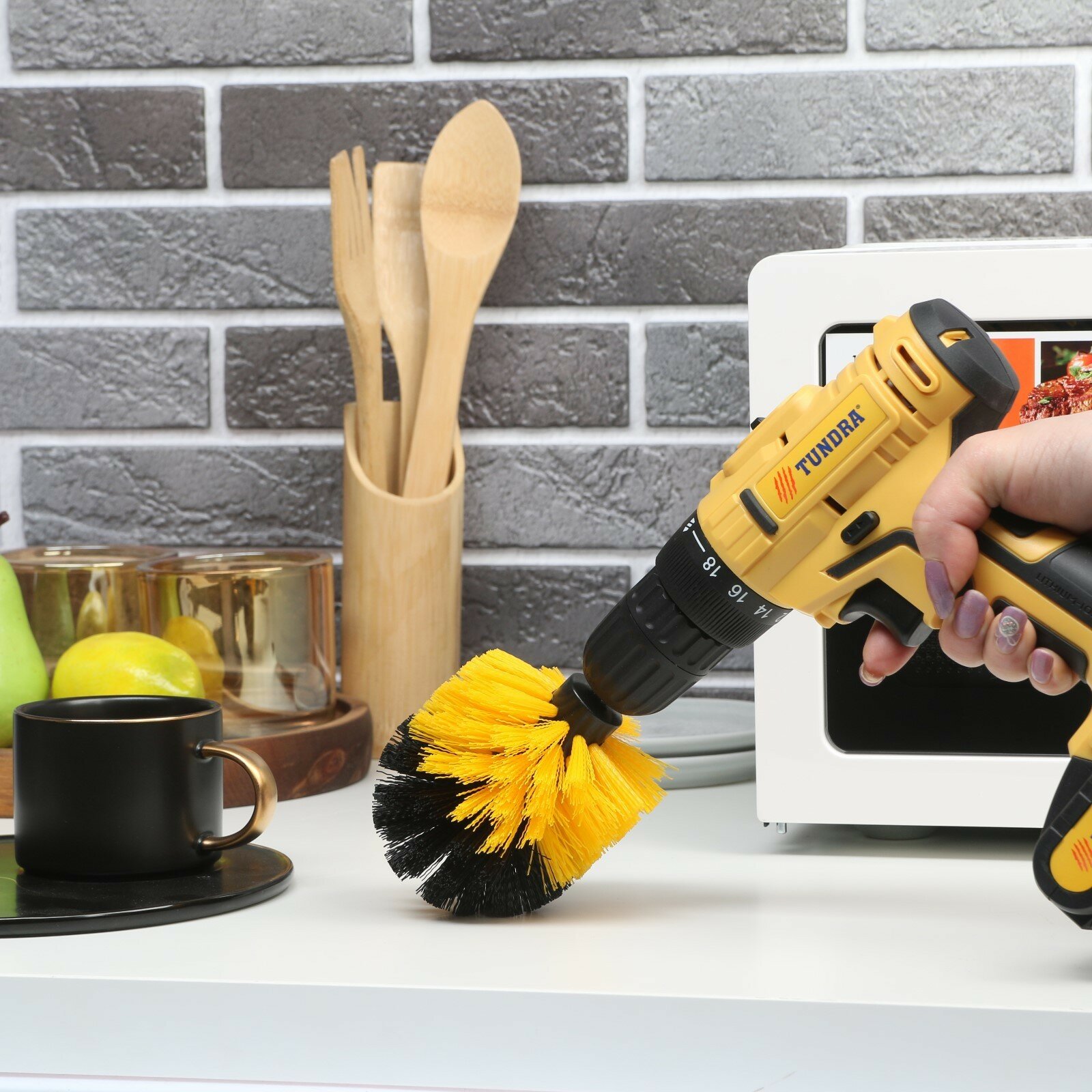 Насадка щетка на шуруповерт тундра, d=85 мм, высота 125 мм, шестигранный хвостовик, 9022476