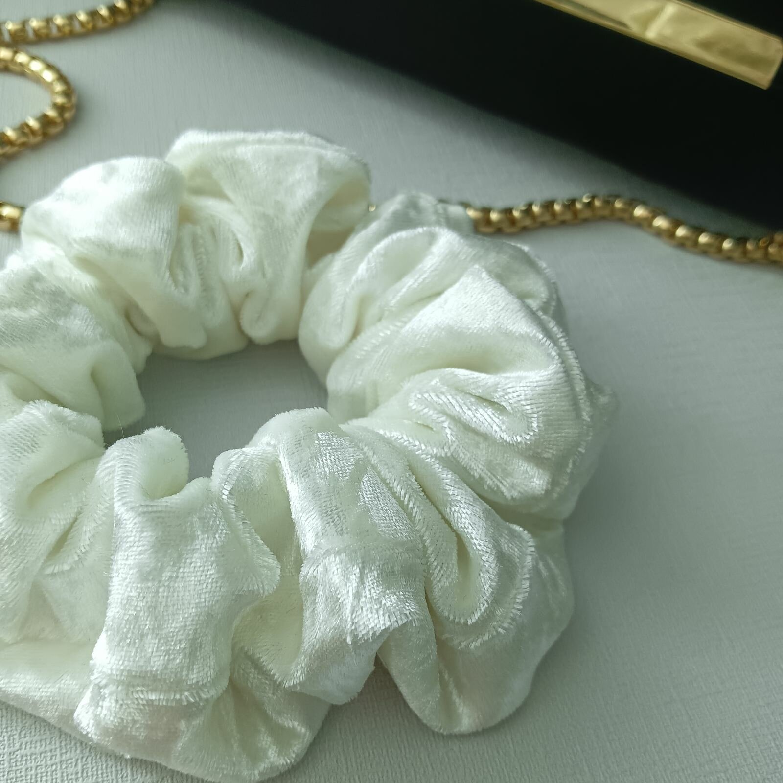 Бархатная резинка для волос/ 12 см, Белая, объемная, мягкая.