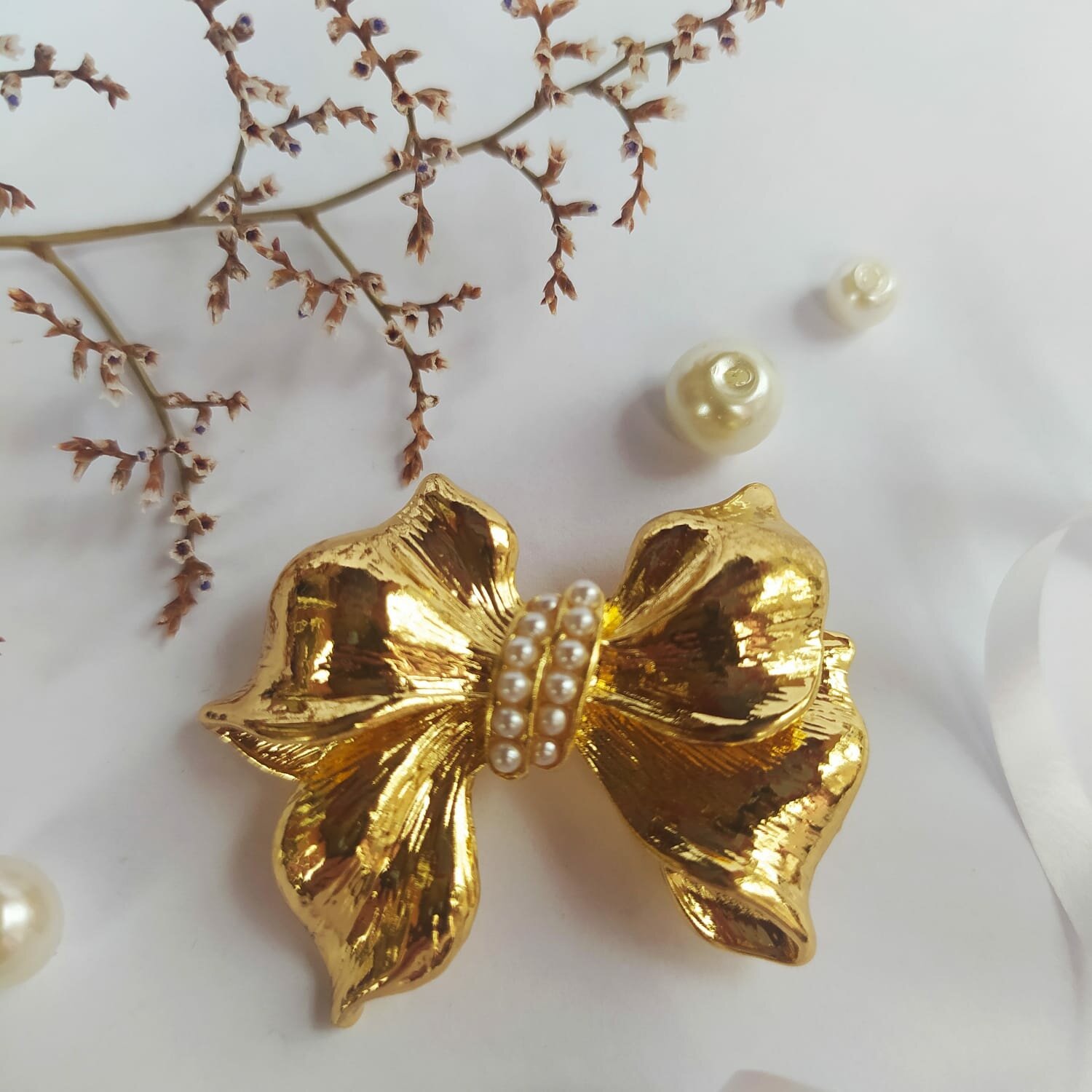 Брошь, пластик