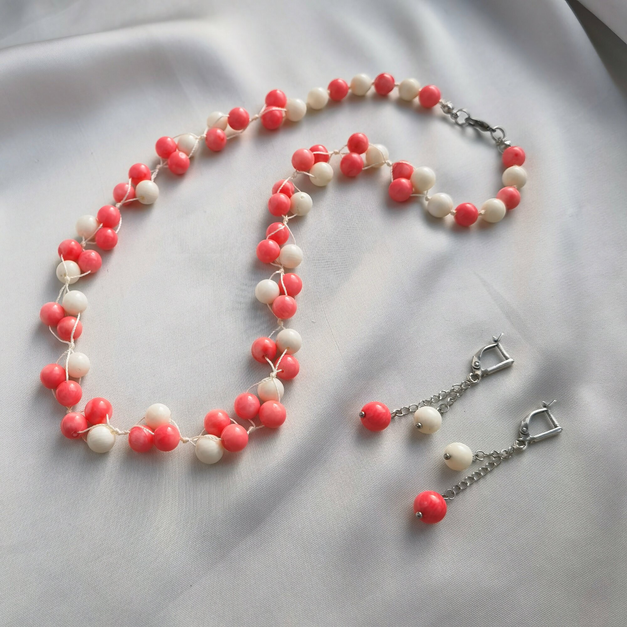 Комплект бижутерии: серьги, колье, коралл