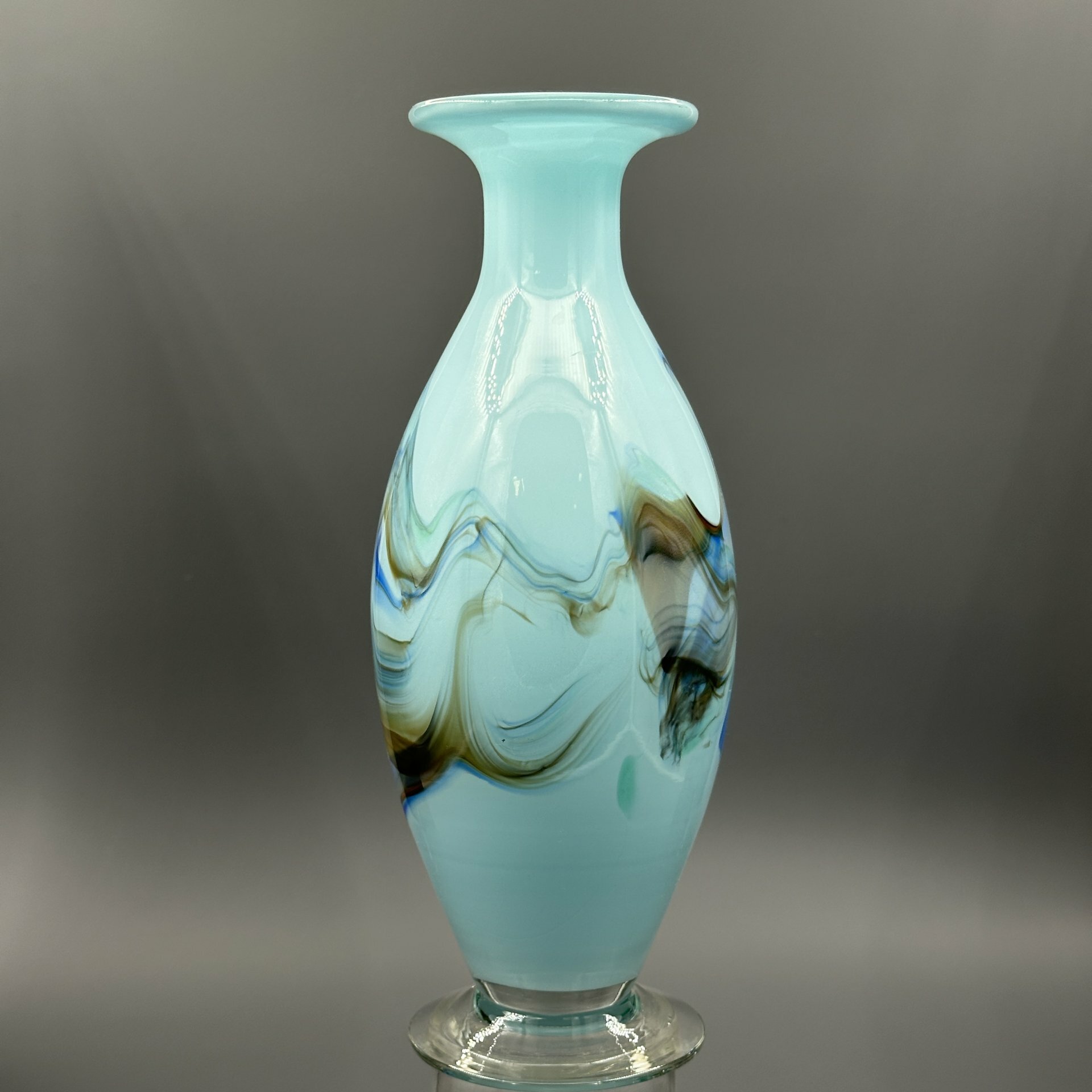 Ваза для цветов с абстрактным декором, стекло, двухцветное, Европа, 1950-1980 гг.