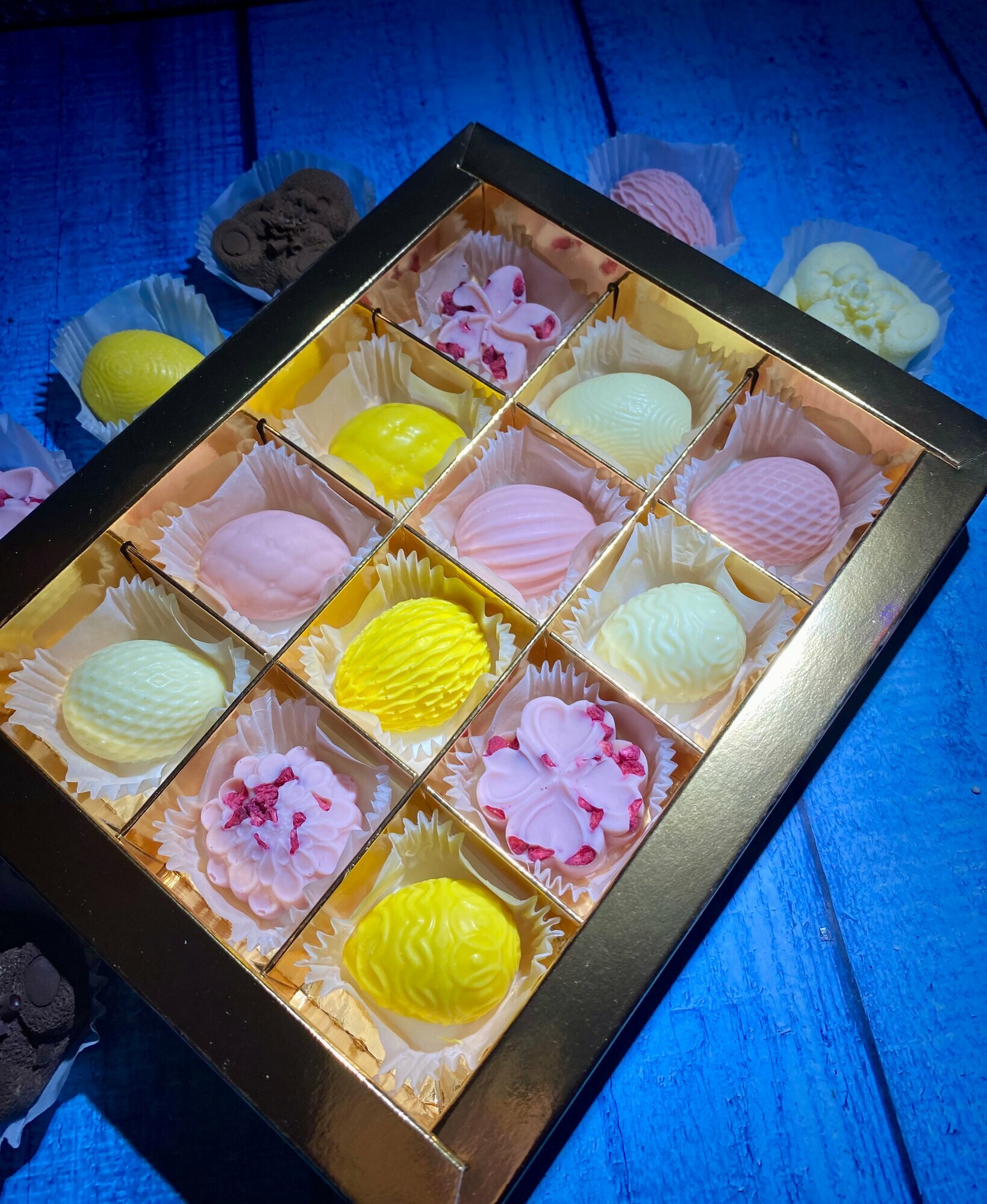 Набор разноцветных шоколадных яиц