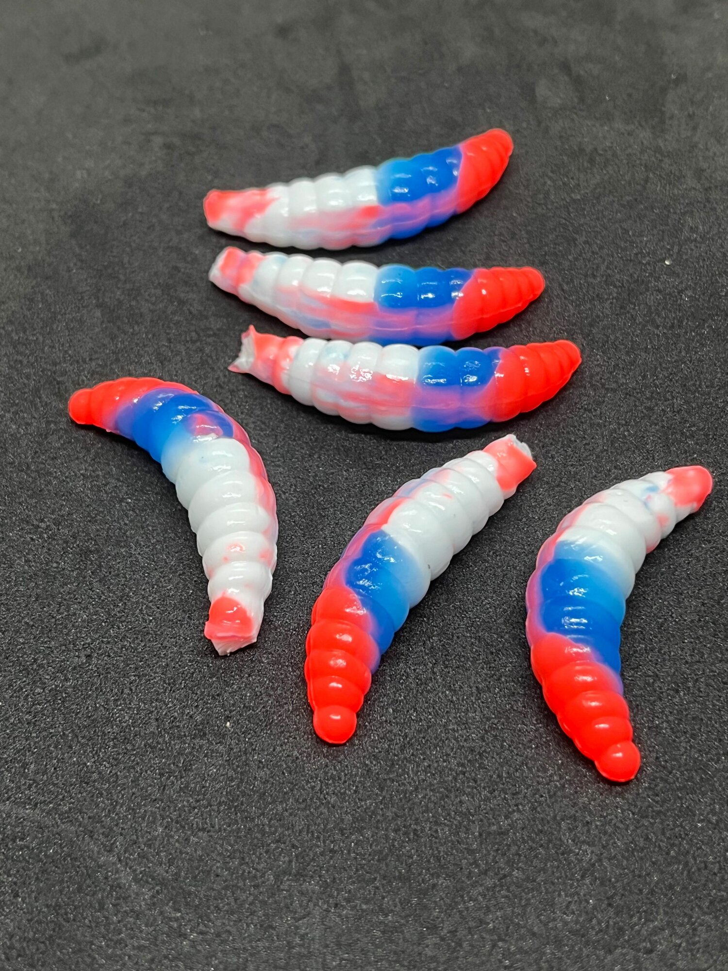 Форелевая приманка Big Maggot. 48 мм. Бело сине красный