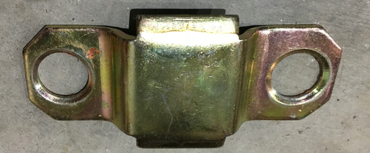 Скоба крепления переднего стабилизатора нижняя Brilliance V5 [1.6 16V 5MT внедорожник] 4537026