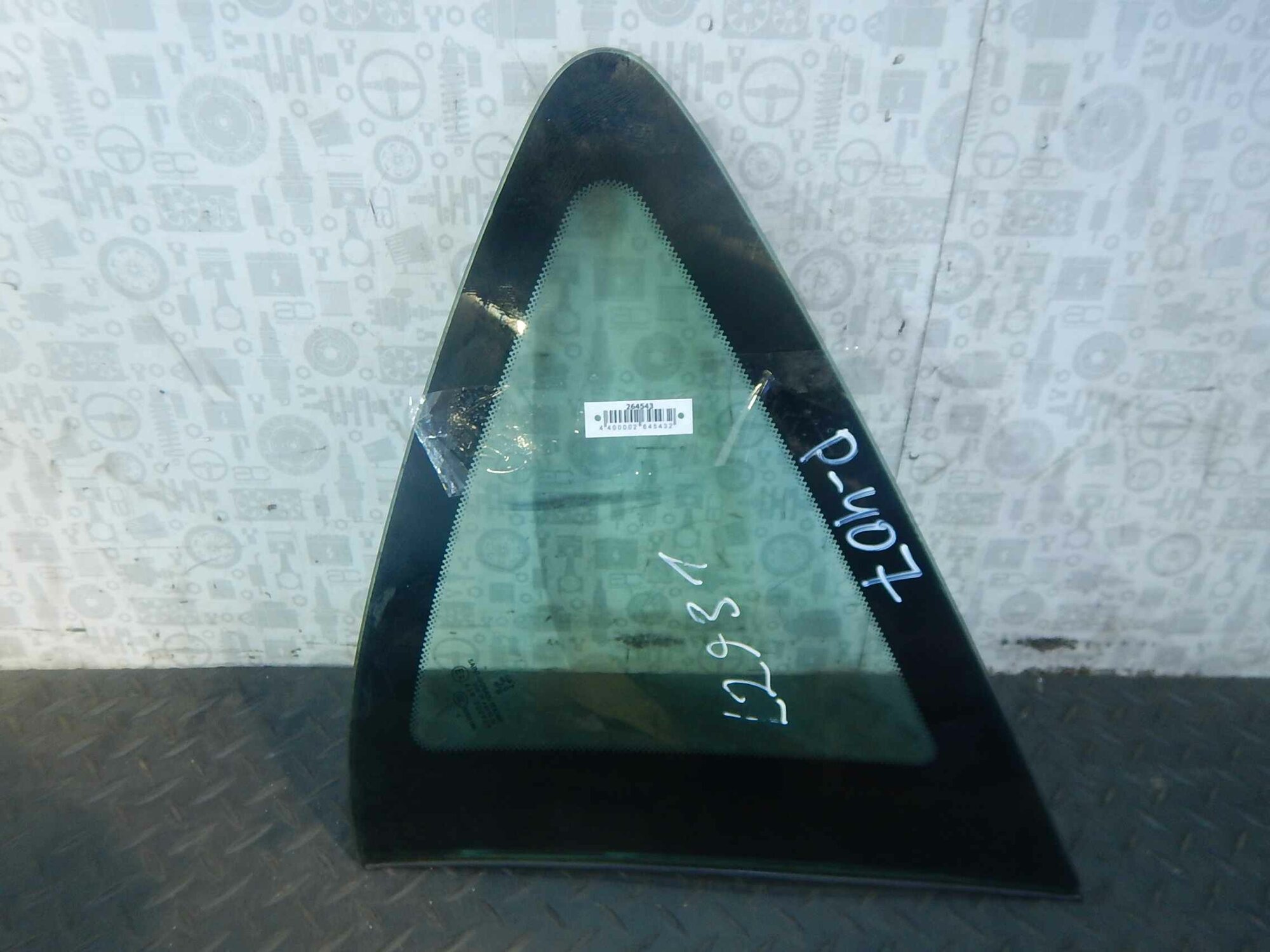 Стекло кузовное заднее правое Peugeot 407 8569EG арт. 264543