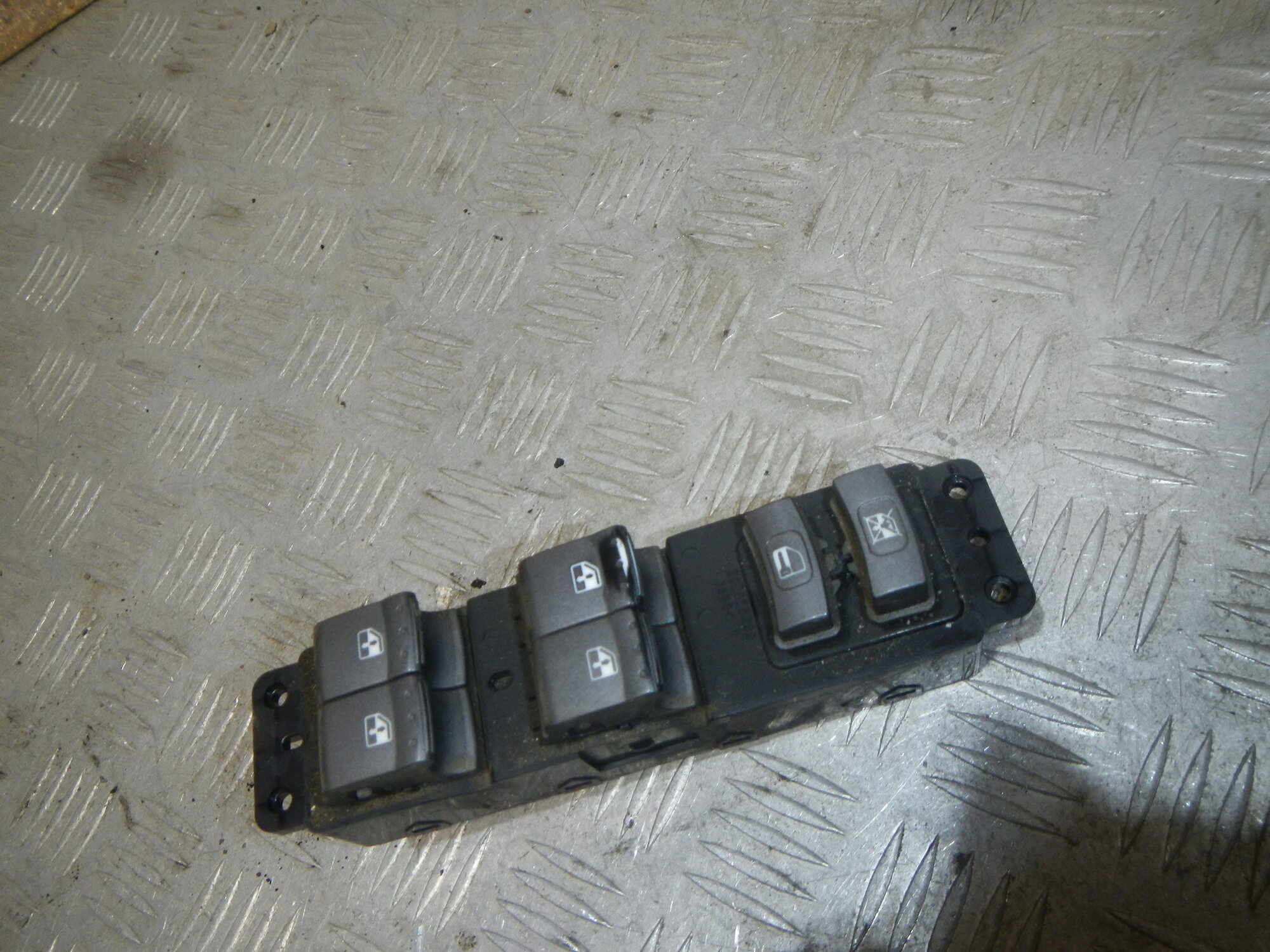 Б/У Блок управления стеклоподъемниками, SsangYong (Сангйонг)-KYRON (05-) SSANGYONG KYRON (05-) 14 контактов Потертости. 5...