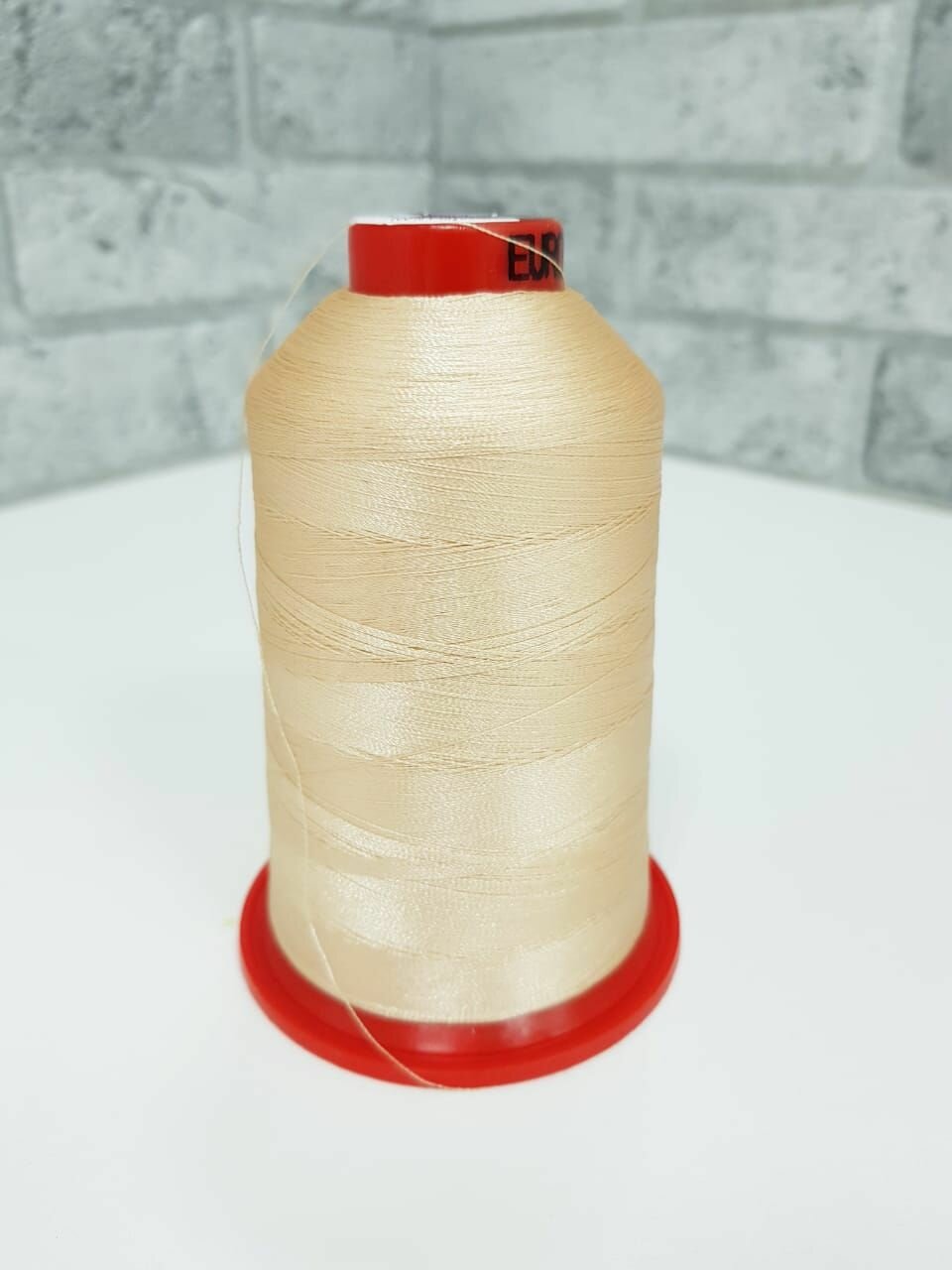Нитки вышивальные Euron Р-130 №130 5000м, полиэстер, Цвет-1476 бежевый
