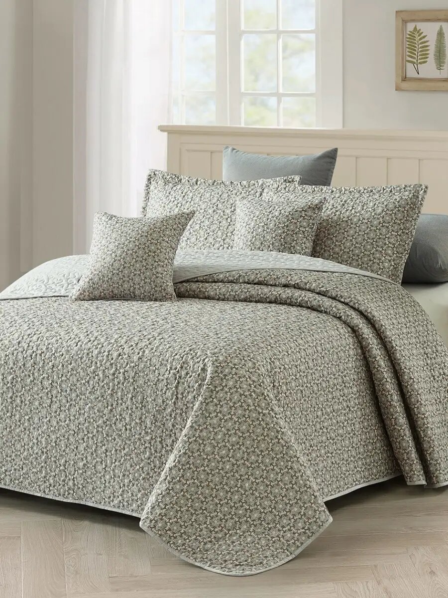 Покрывало на кровать 240х260 и 4 наволочки