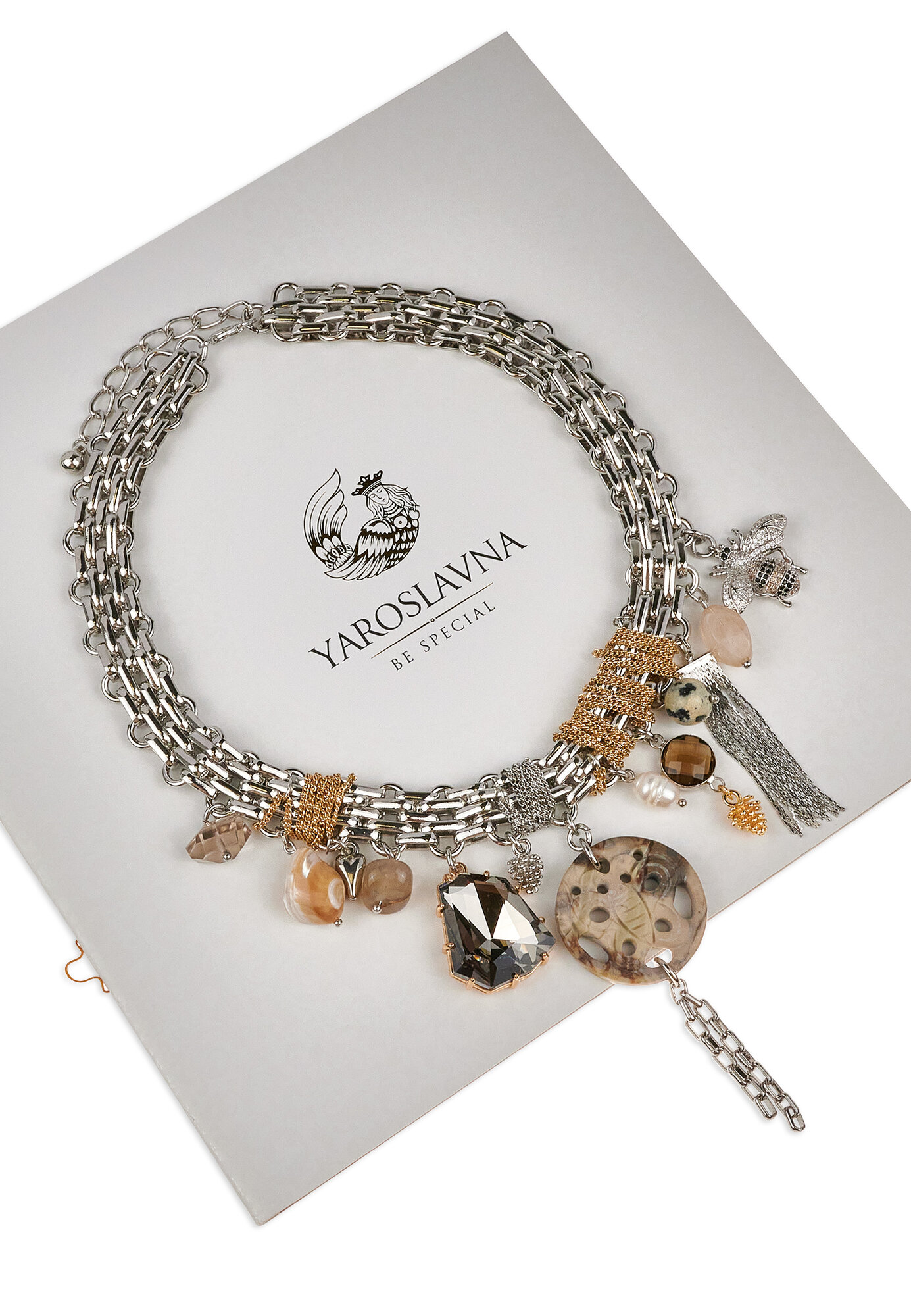 Колье YAROSLAVNA, халцедон, циркон, стекло, яшма, перламутр, раухтопаз, длина 43 см, серебряный, белый — фото 1