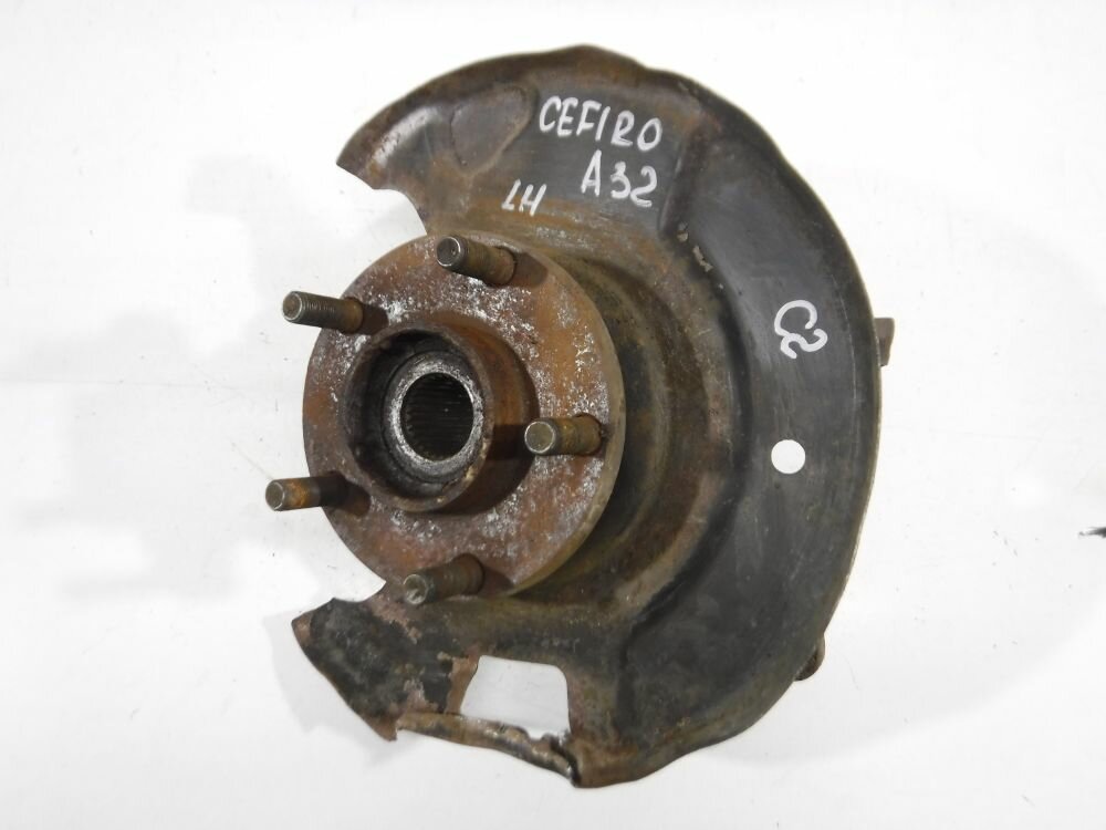 Кулак передний левый Nissan Cefiro A32 4001531U00