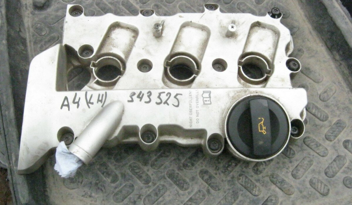 Крышка двигателя A6 (C6,4F) Audi 06E103471G