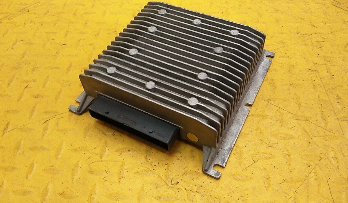 Усилитель акустической системы New Beetle Volkswagen 5C6035456A