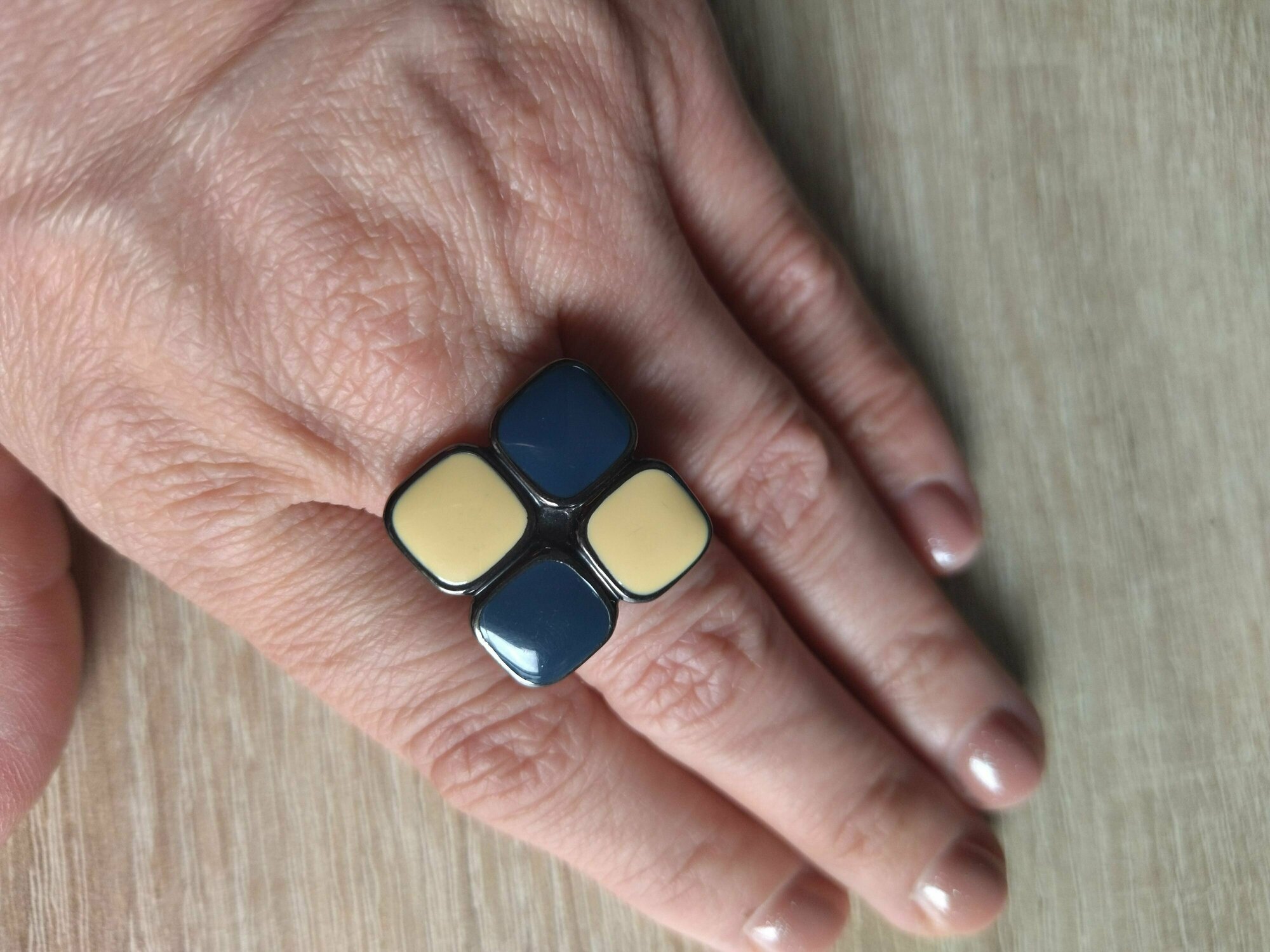 Кольцо, эмаль