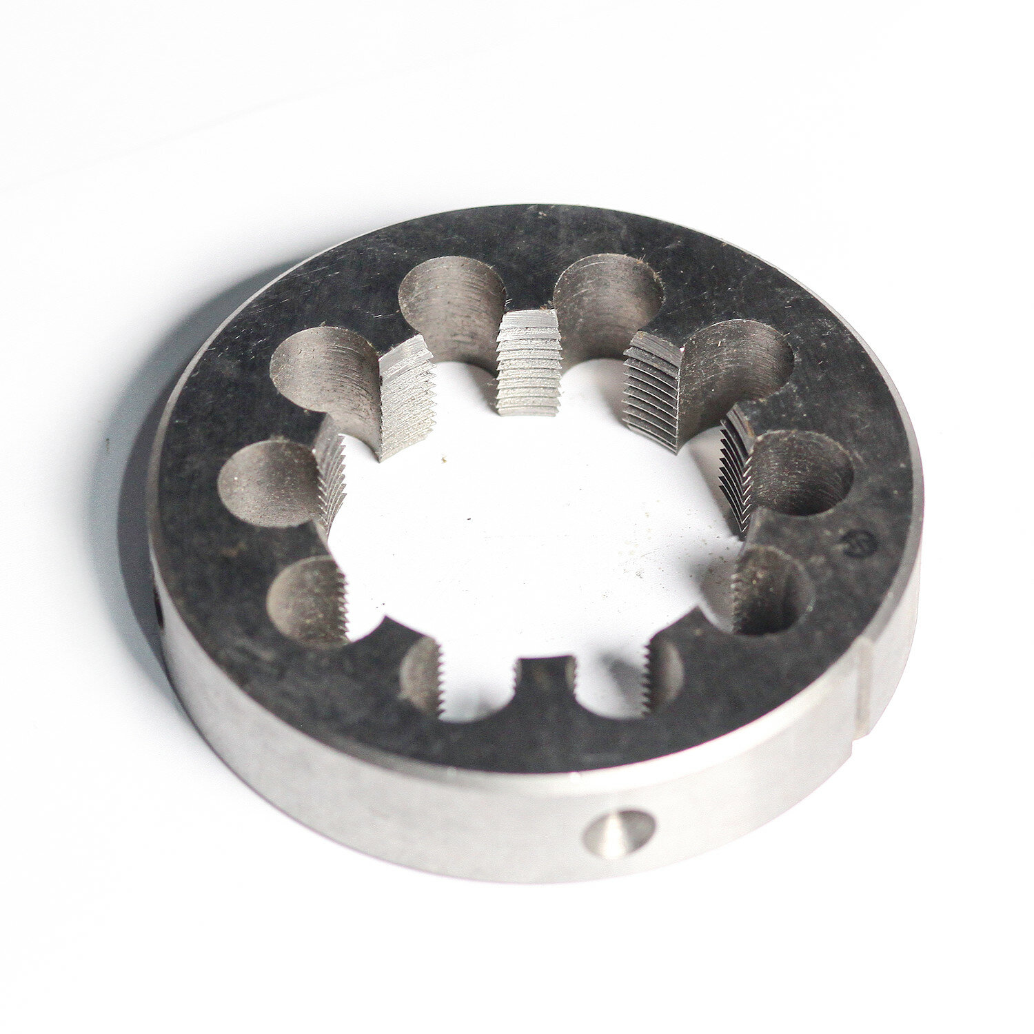 Плашка Харьковский Инструментальный Завод М50х3.0, метрическая резьба