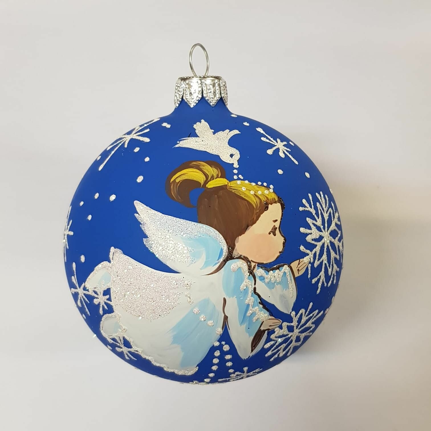 Шар на елку "Ангел со снежинками" 80мм