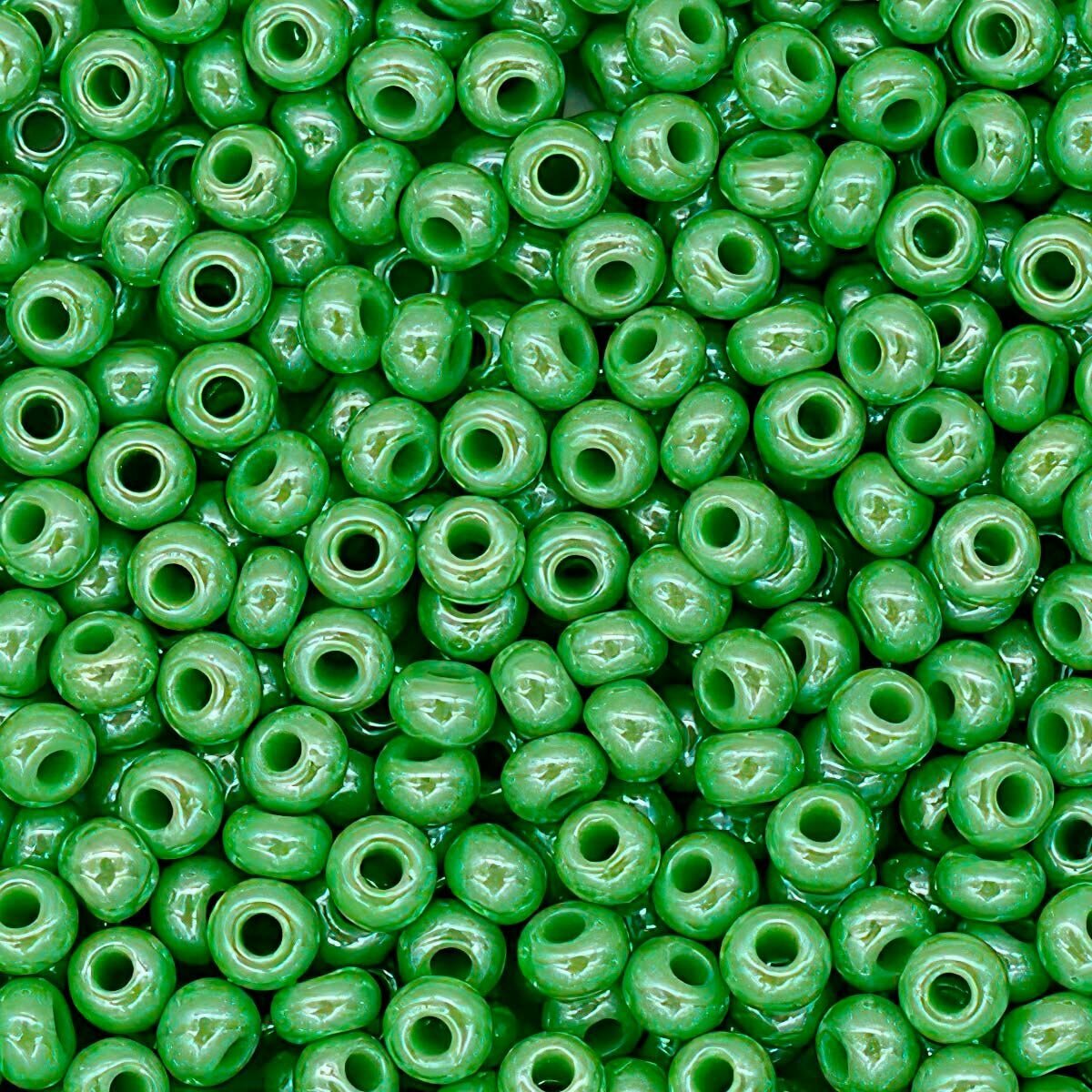 Бисер Preciosa 58230 непрозрачный зеленый перламутровый (10/0) 2.3 мм, 5 г, цена за 2 уп.