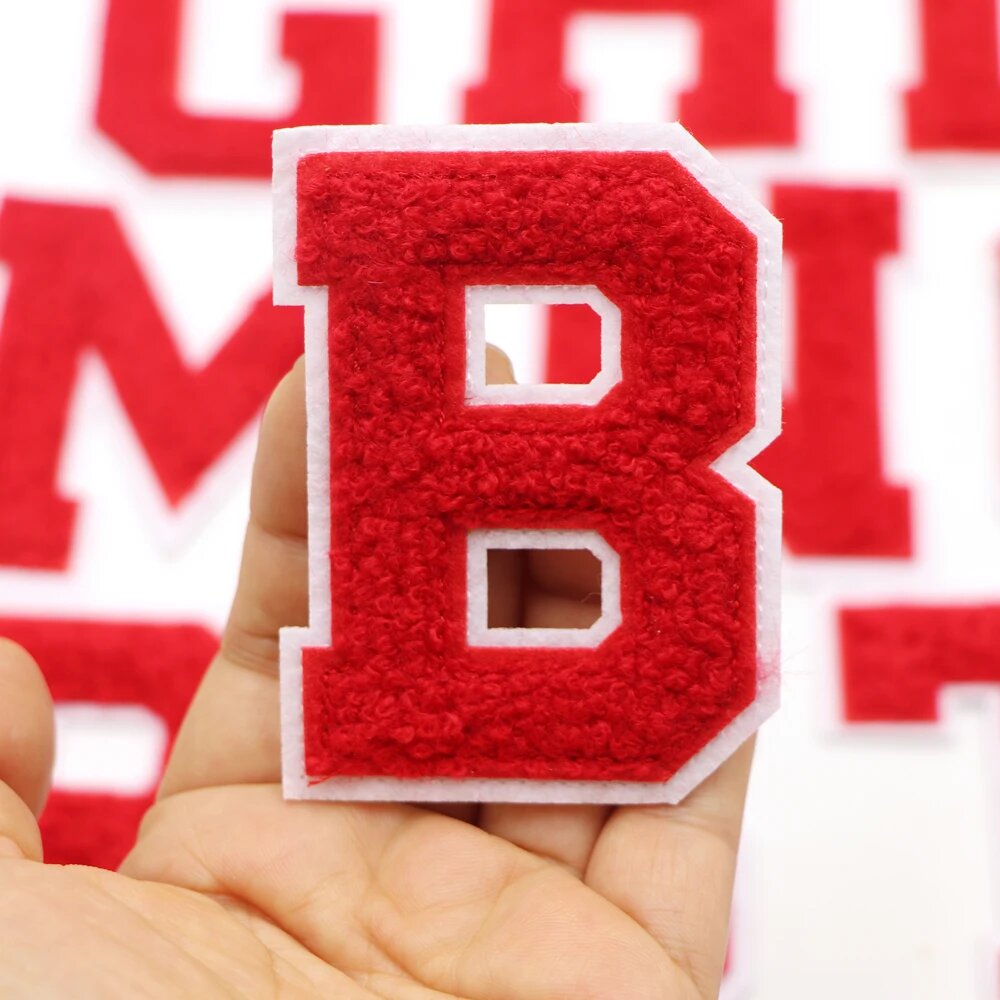 Термоклейкие нашивки с красными буквами для вышивки B