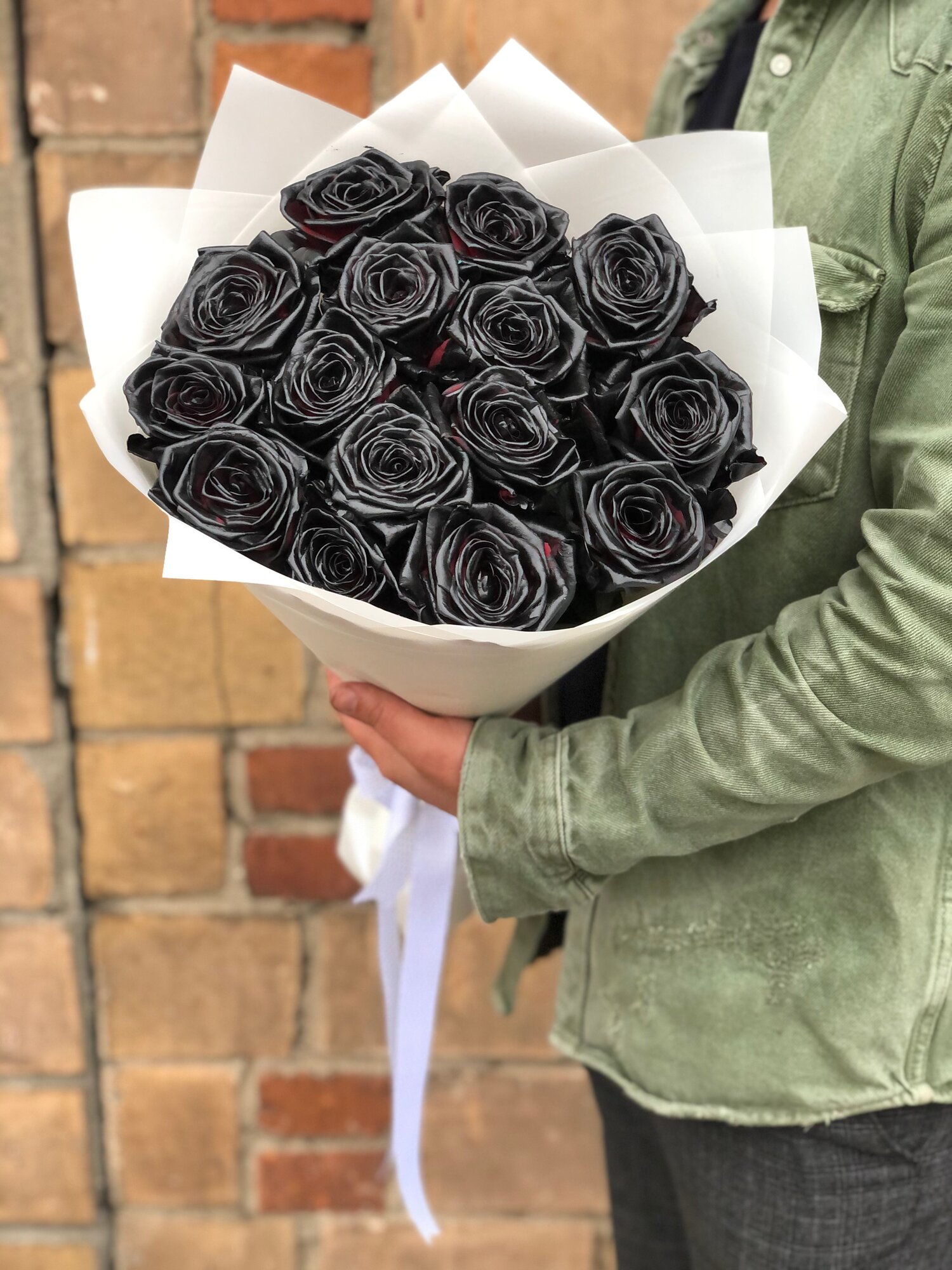 Таинственный букет из 15 черных роз