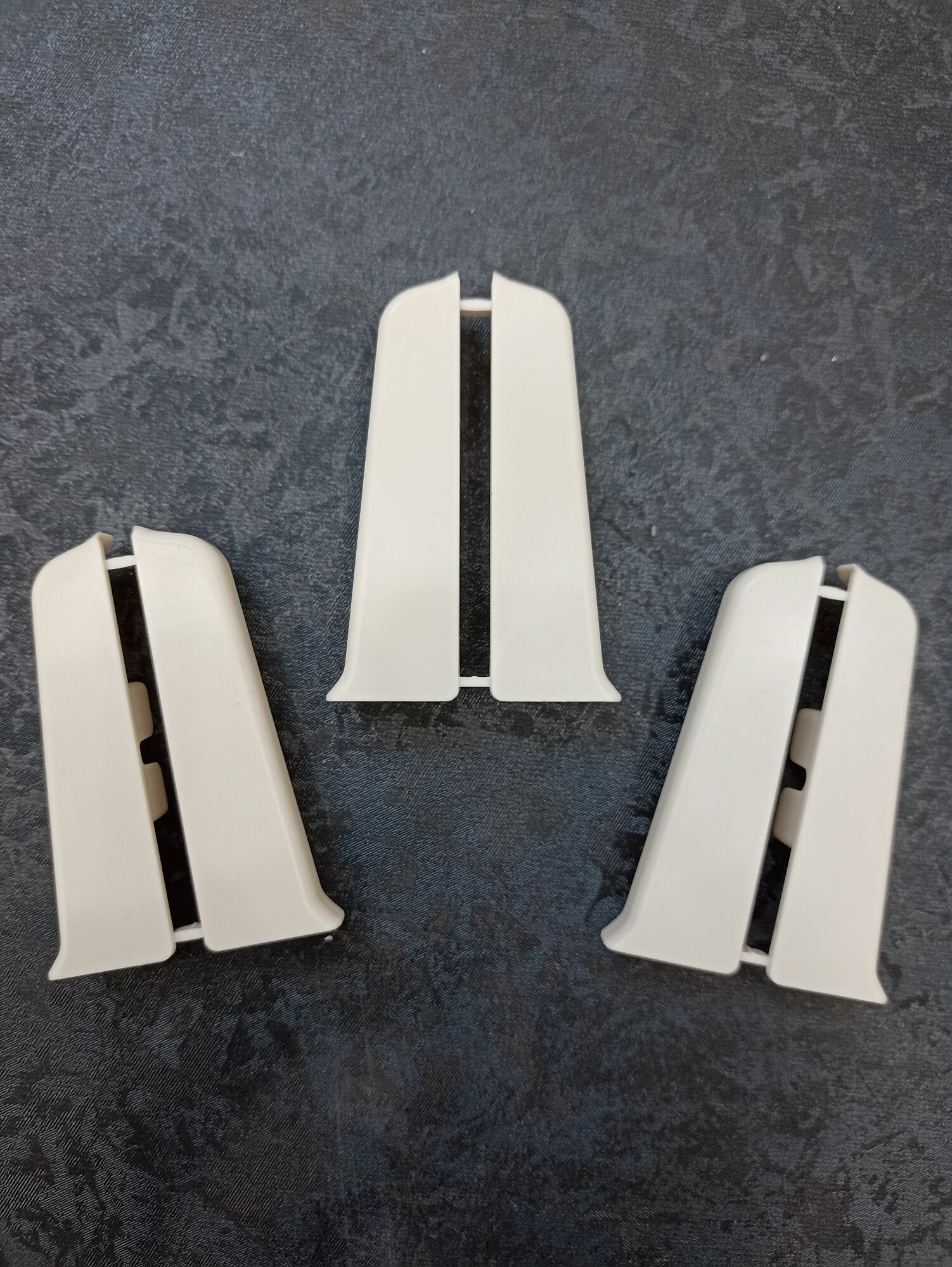 Заглушка торцевая для плинтуса Deconika, 70 мм, Кремово-белый, 4 штуки.