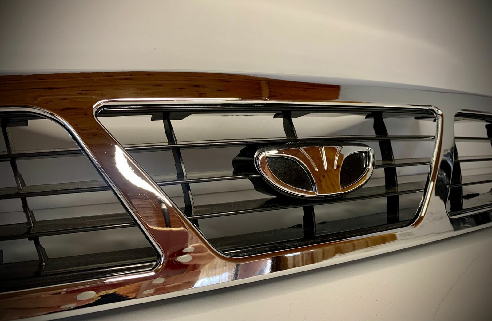 Решетка радиатора Daewoo Nexia N100 с черным хромированным покрытием